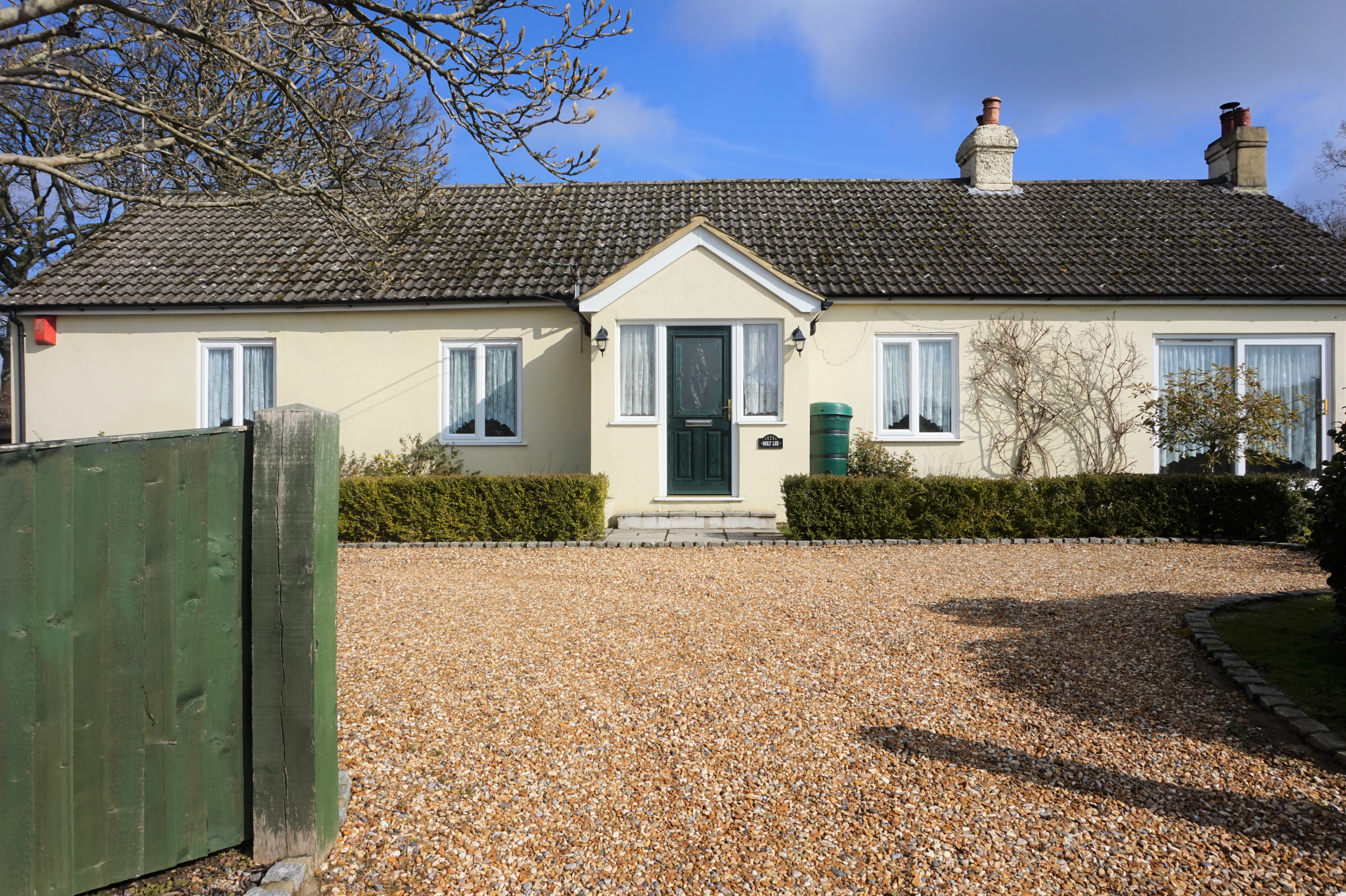 4 bedroom detached bungalow for sale in Blacknest Road, Alton, GU34 4PX