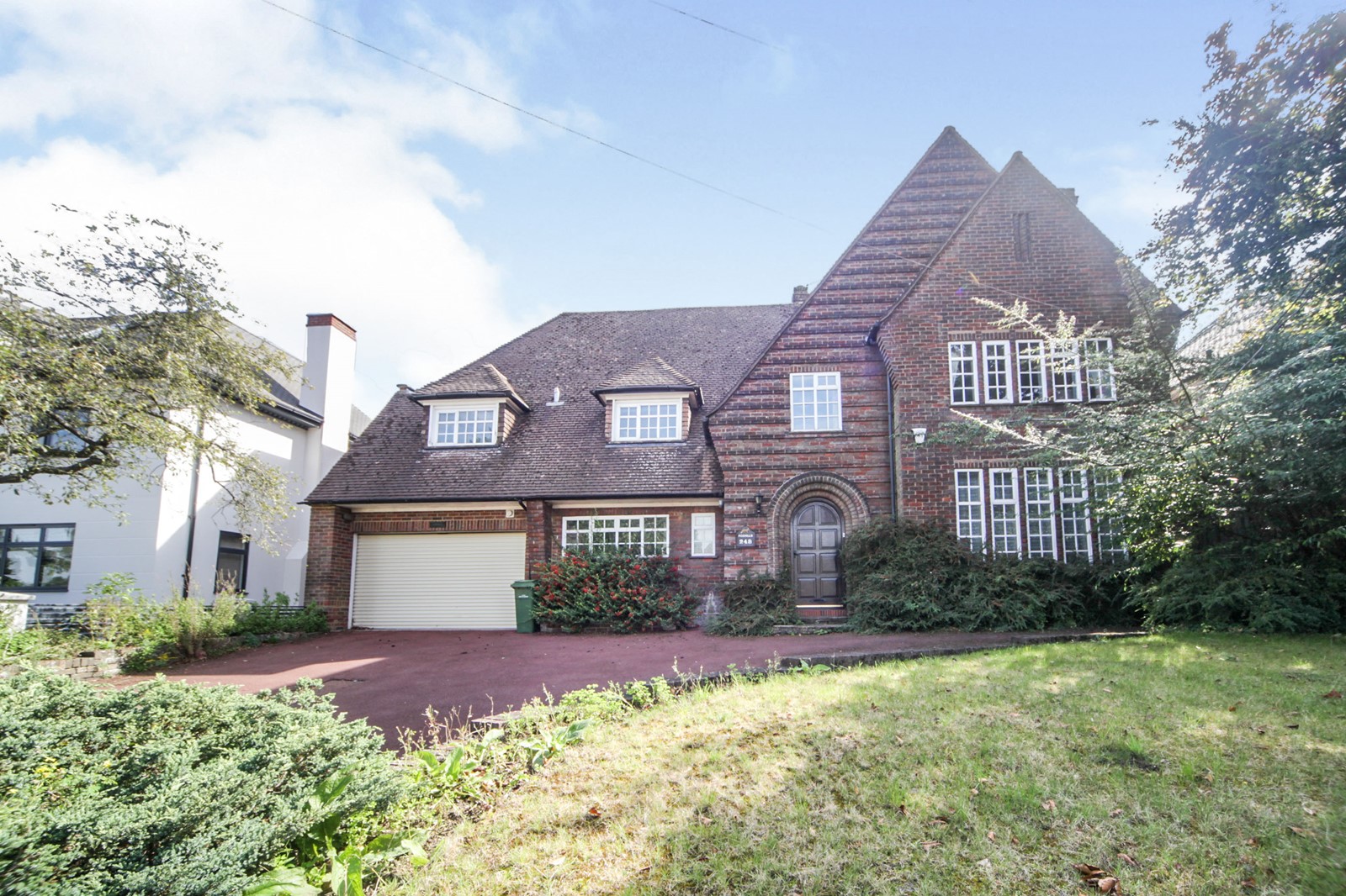 6 bedroom detached house for sale in Old Bedford Road, Luton, LU2 7EQ