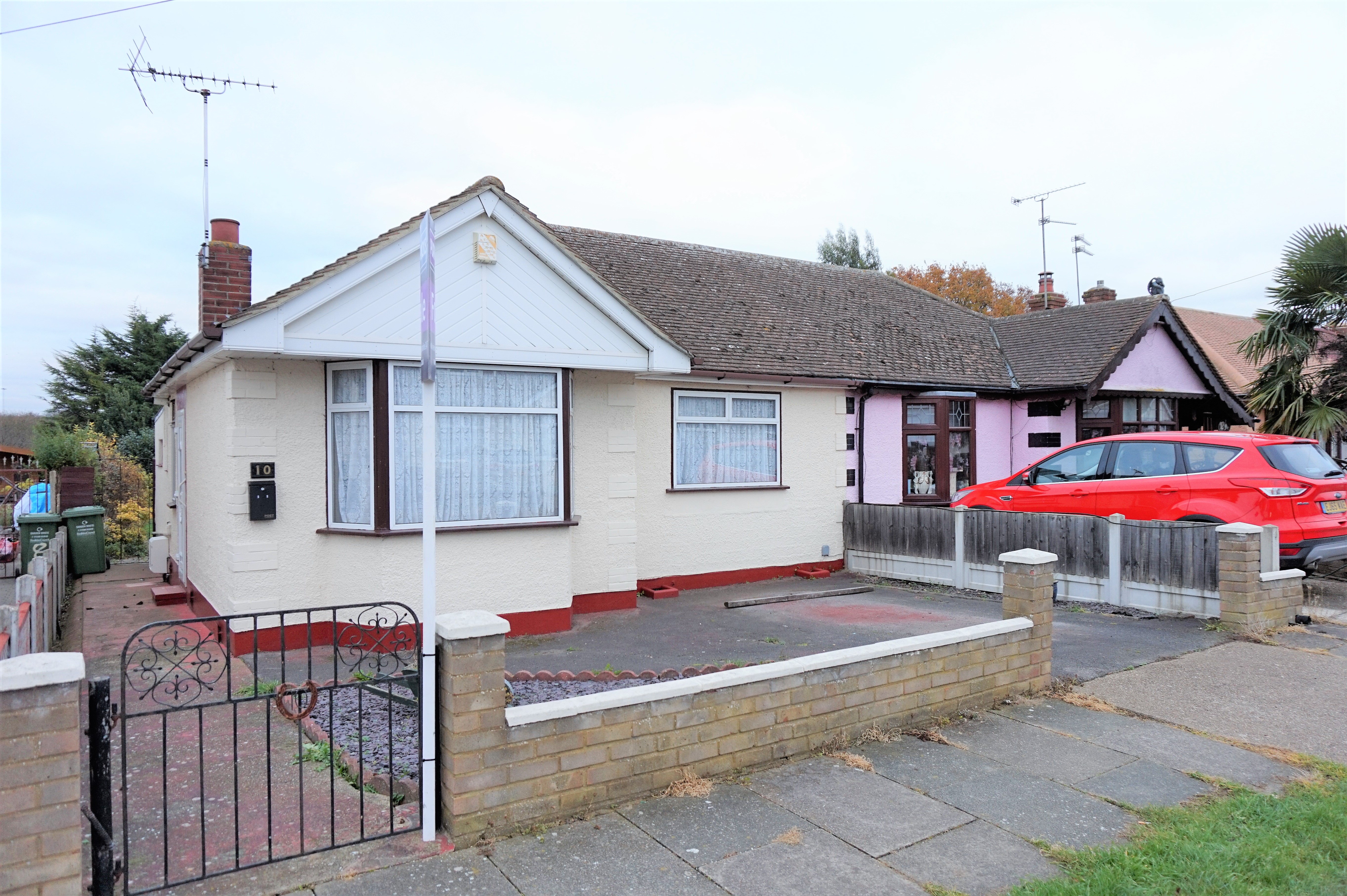 2 bedroom bungalow for sale in Avondale Road, Basildon, SS16 4TT