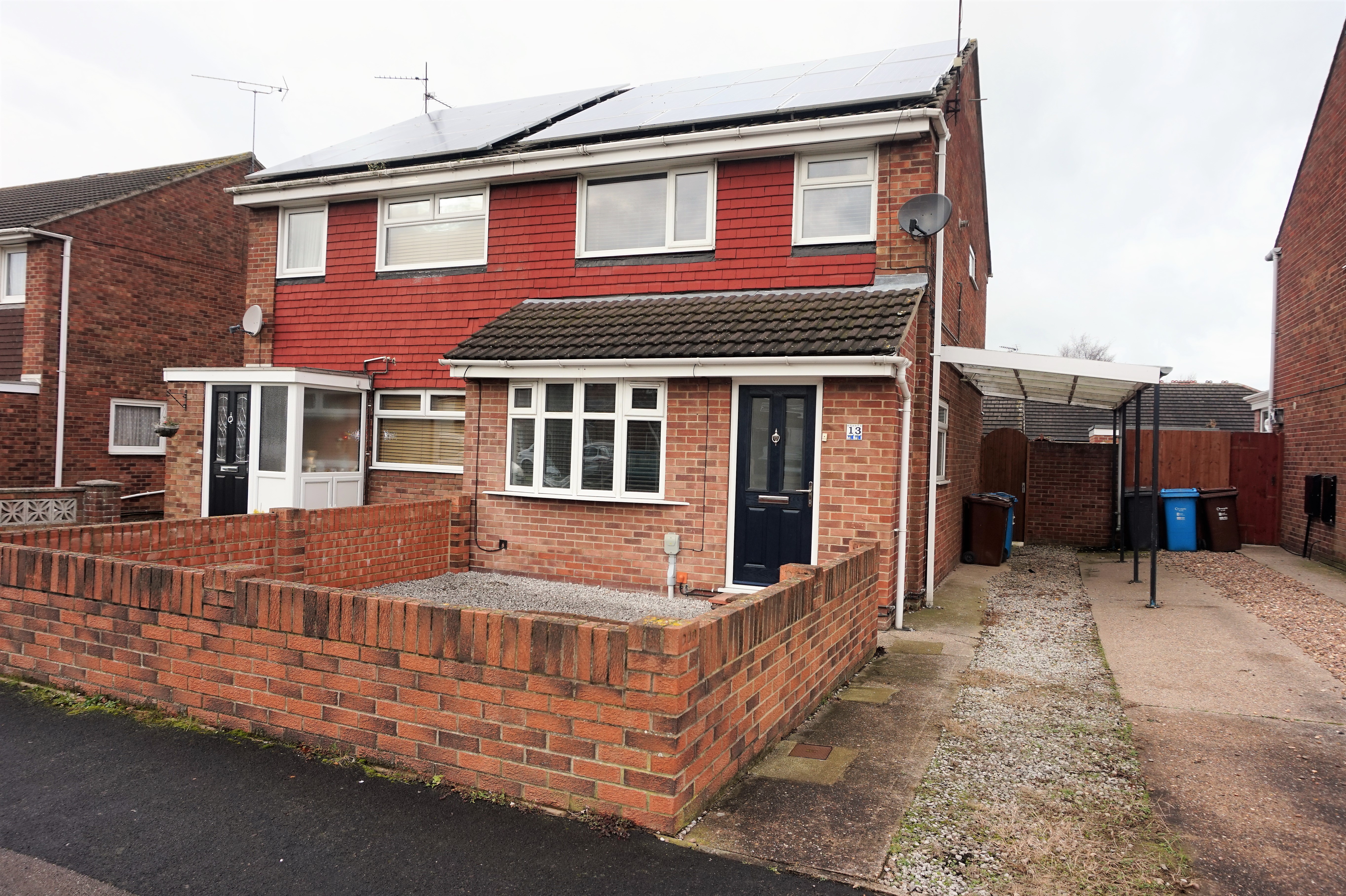 3 bedroom semi-detached house for sale in Danby Close, Hull, HU8 9LQ