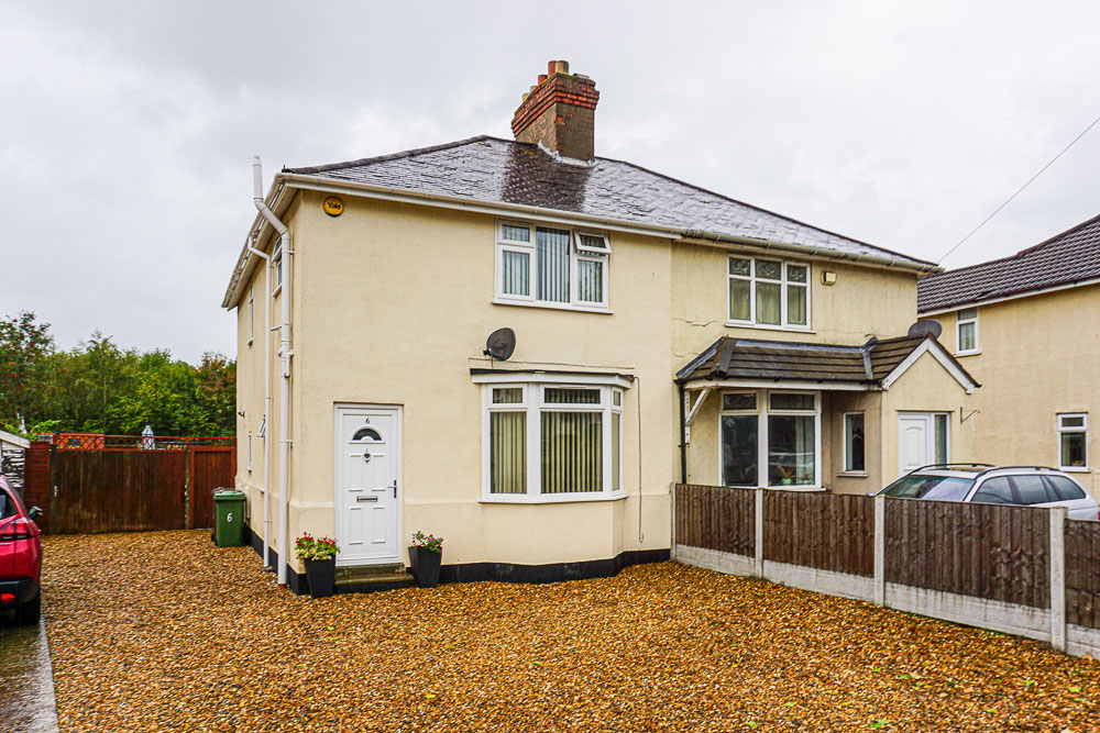 3 bedroom semi-detached house for sale in Walsall Road, Pelsall, WS3 4DR