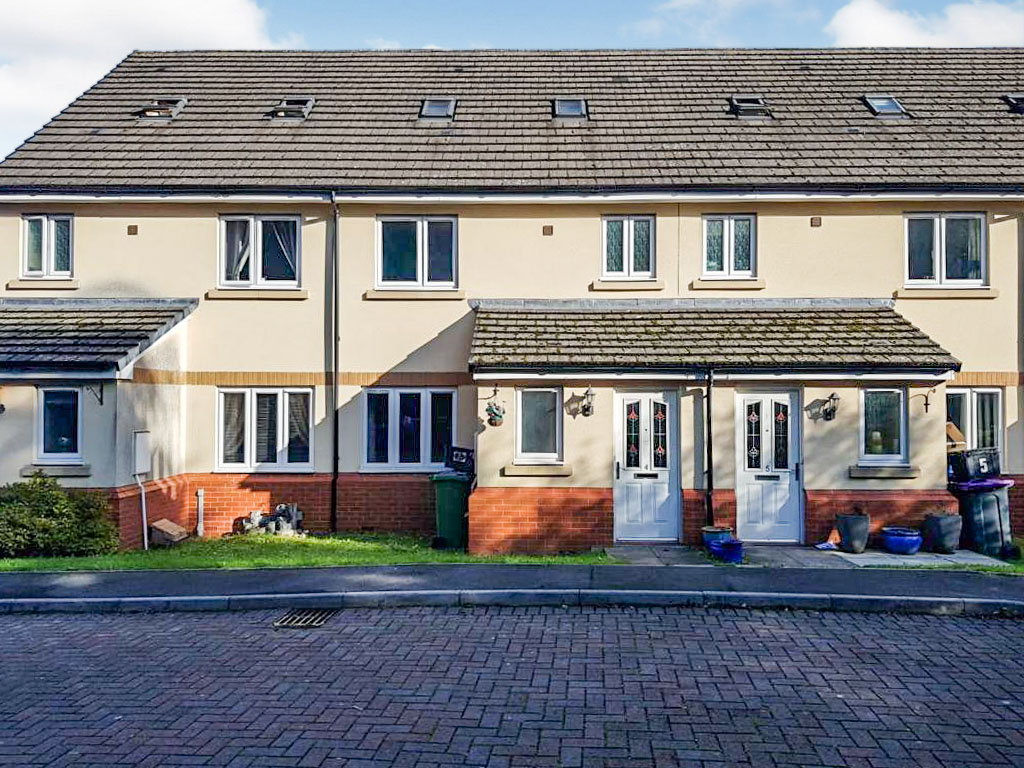 4 bedroom town house for sale in Avalon Place, Pontypool, NP4 6ES