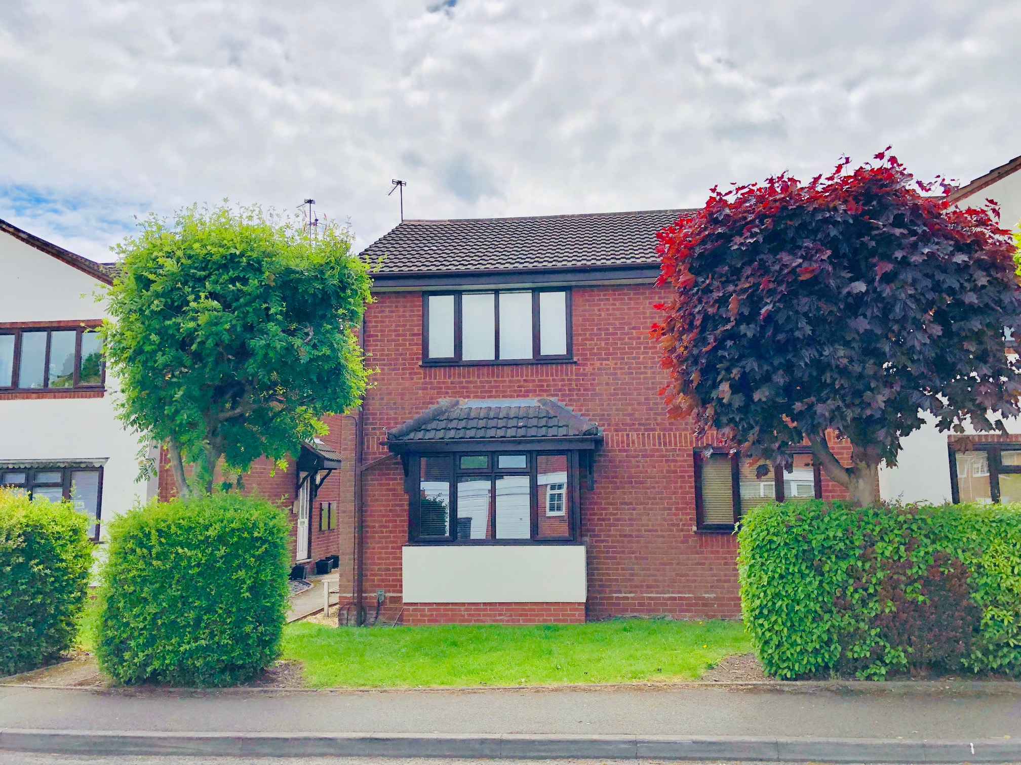 2 bedroom flat to rent in Highfield Road, Burntwood, WS7 9BY