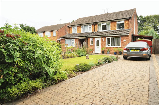 3 Bedroom Semi Detached House For Sale In West Heath Road Farnborough