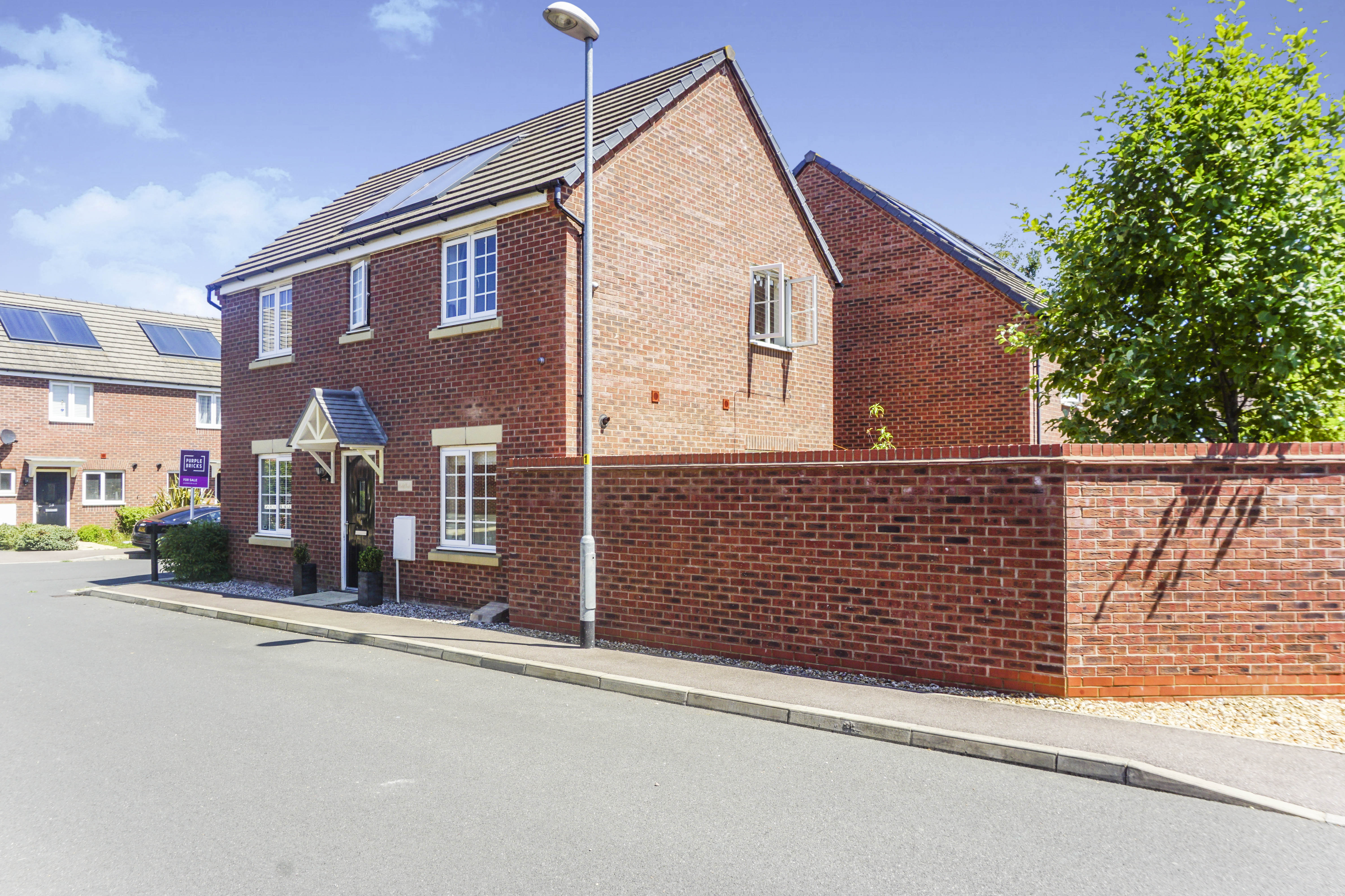 3 bedroom detached house for sale in Radcliffe Way, Peterborough, PE8 4QE