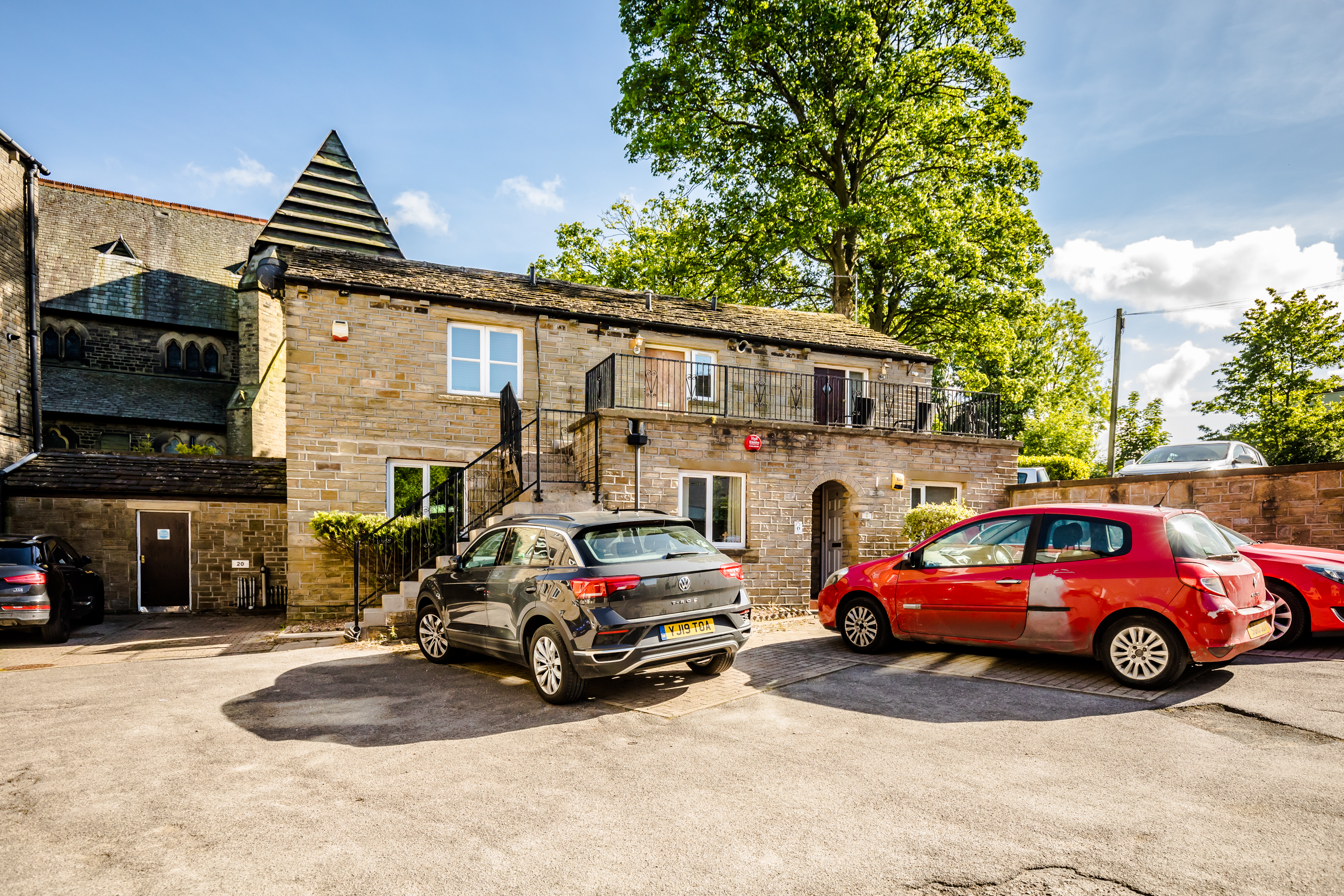 1 bedroom flat for sale in St. Philips Court, Huddersfield, HD3 3BE