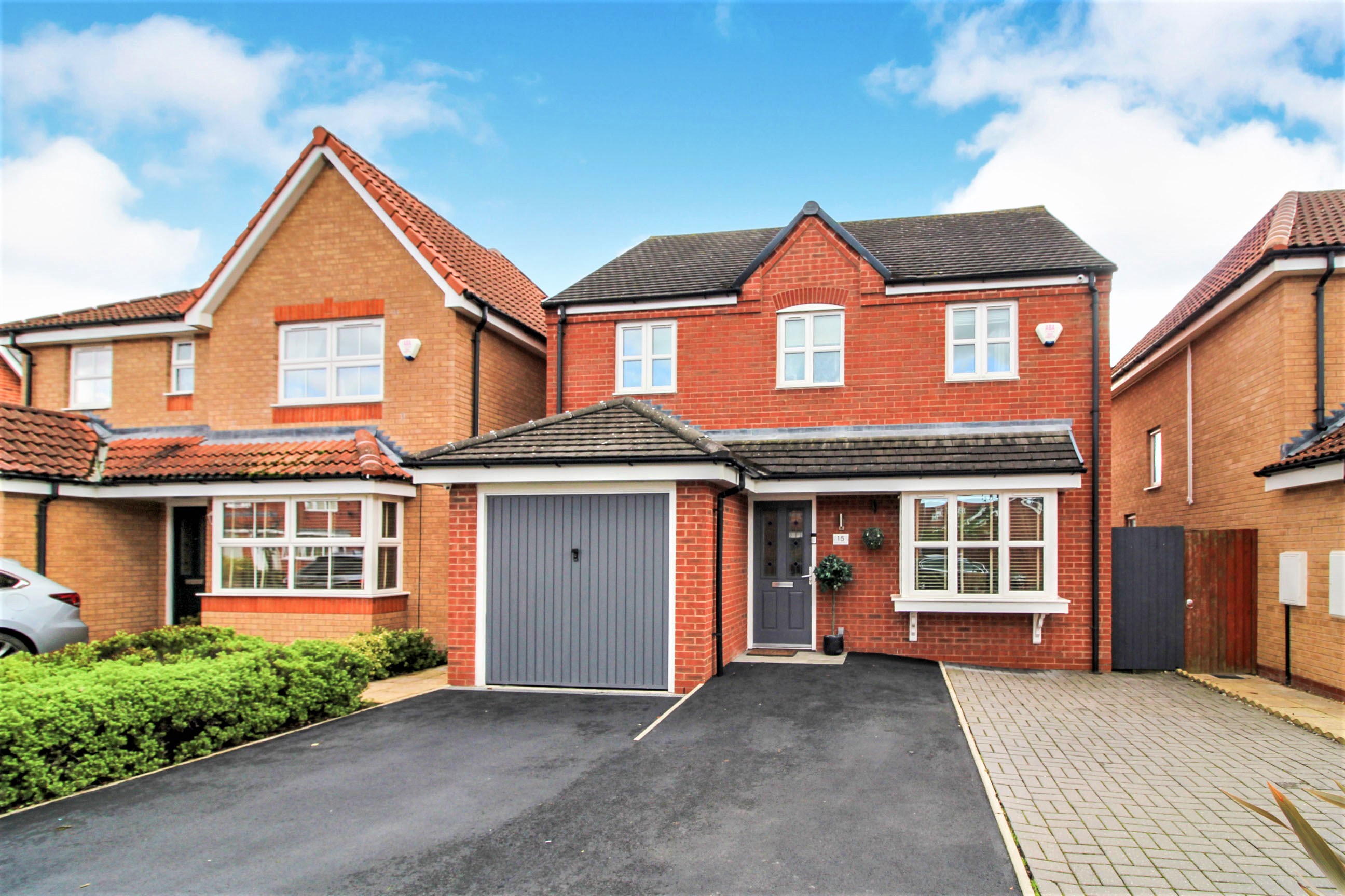 4 bedroom detached house for sale in Wellman Avenue, Wrexham, LL11 5HX