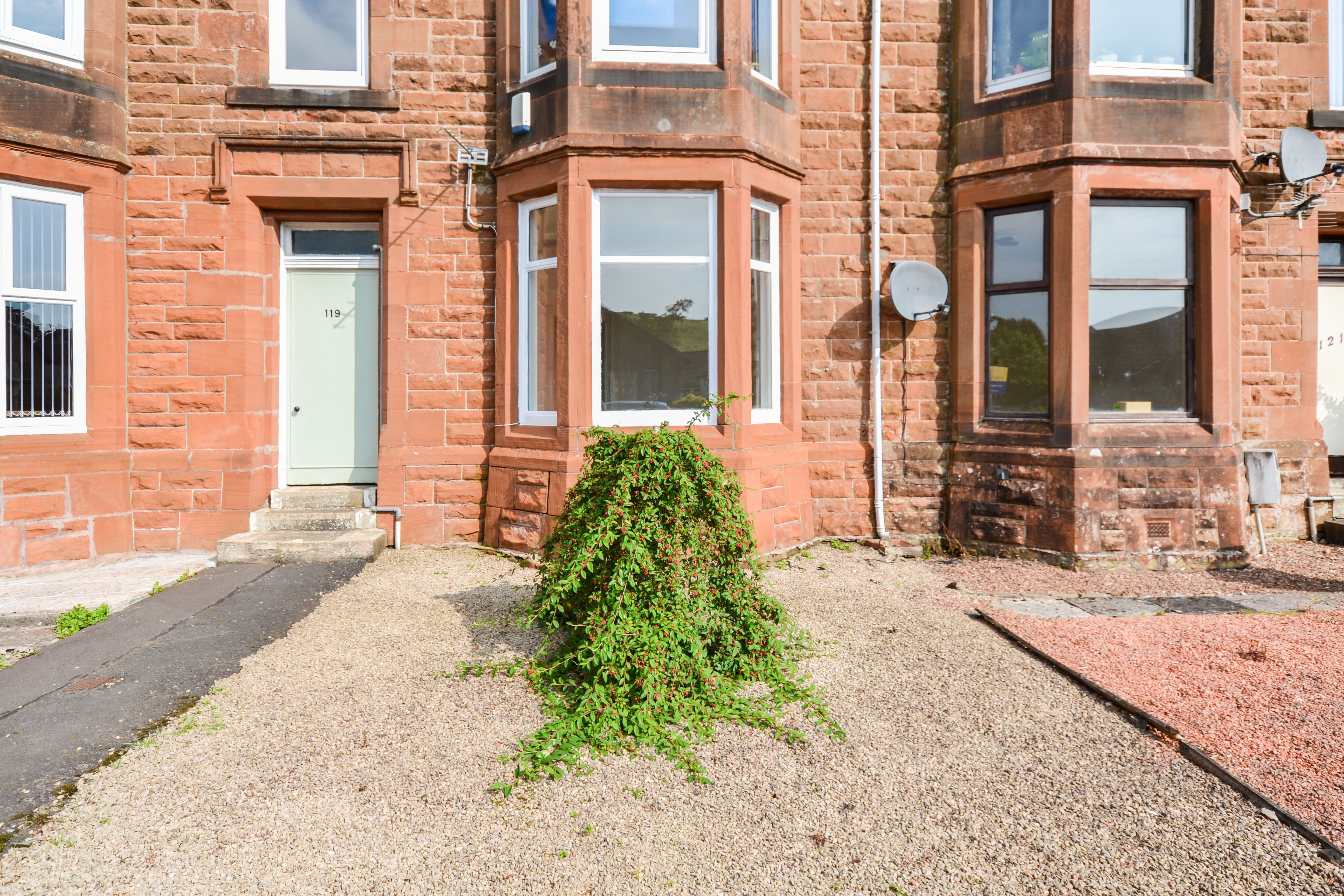 1 bedroom ground floor flat for sale in East Main Street, Darvel, KA17 0JG