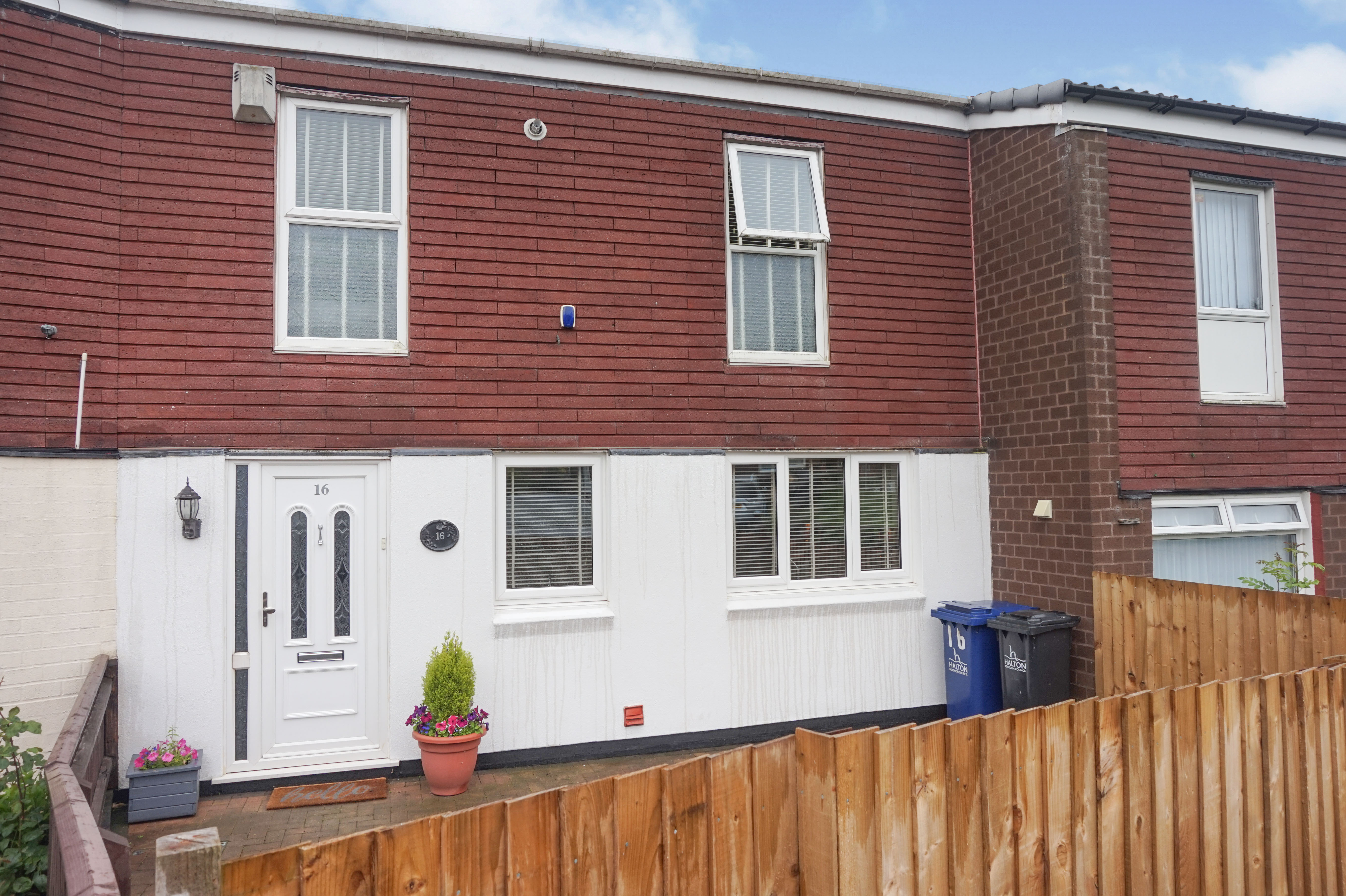 4 bedroom town house for sale in Rose Close, Murdishaw, Runcorn, WA7 6DJ