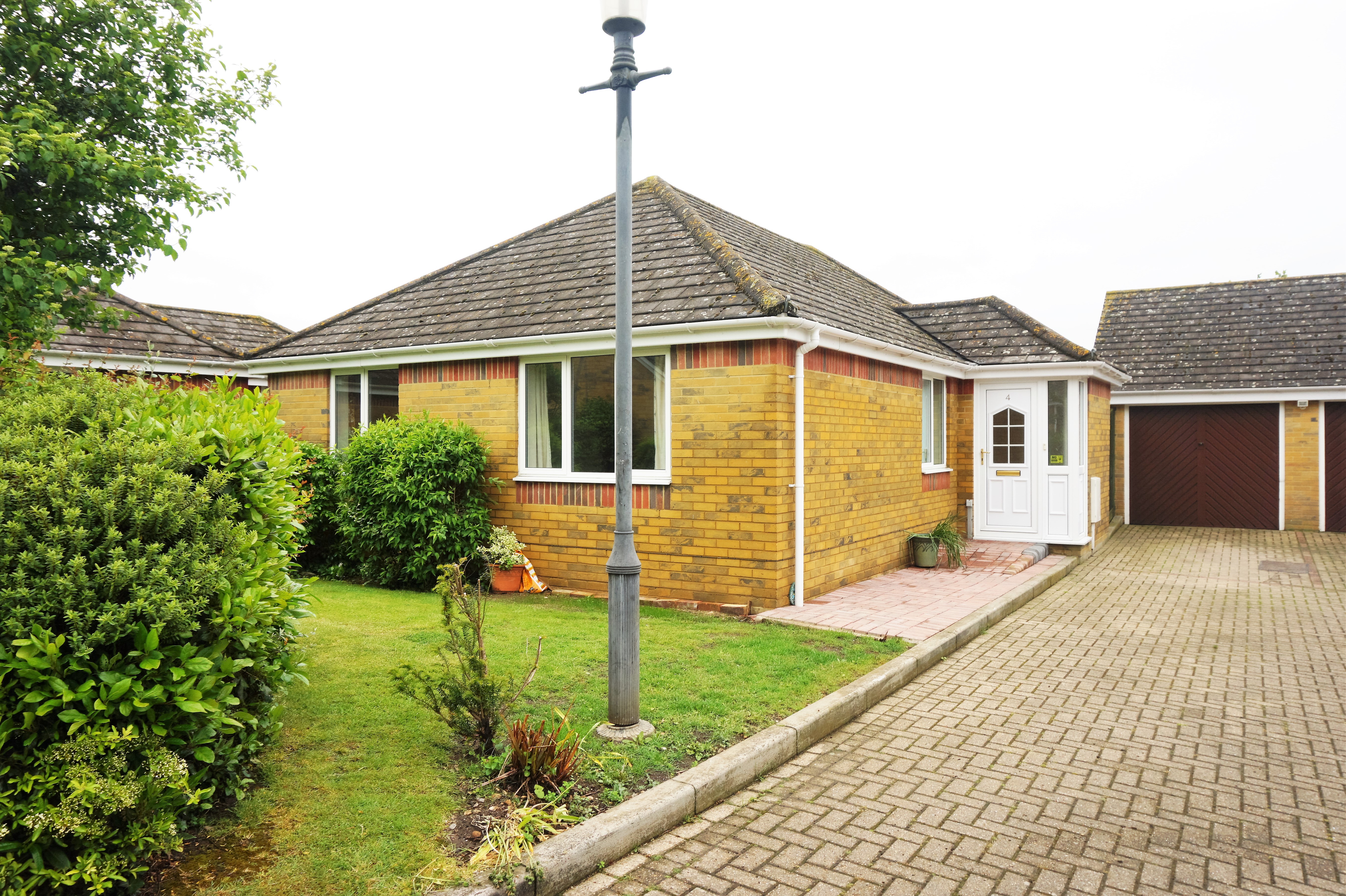 3 bedroom detached bungalow for sale in Mackenders Lane, Aylesford ...