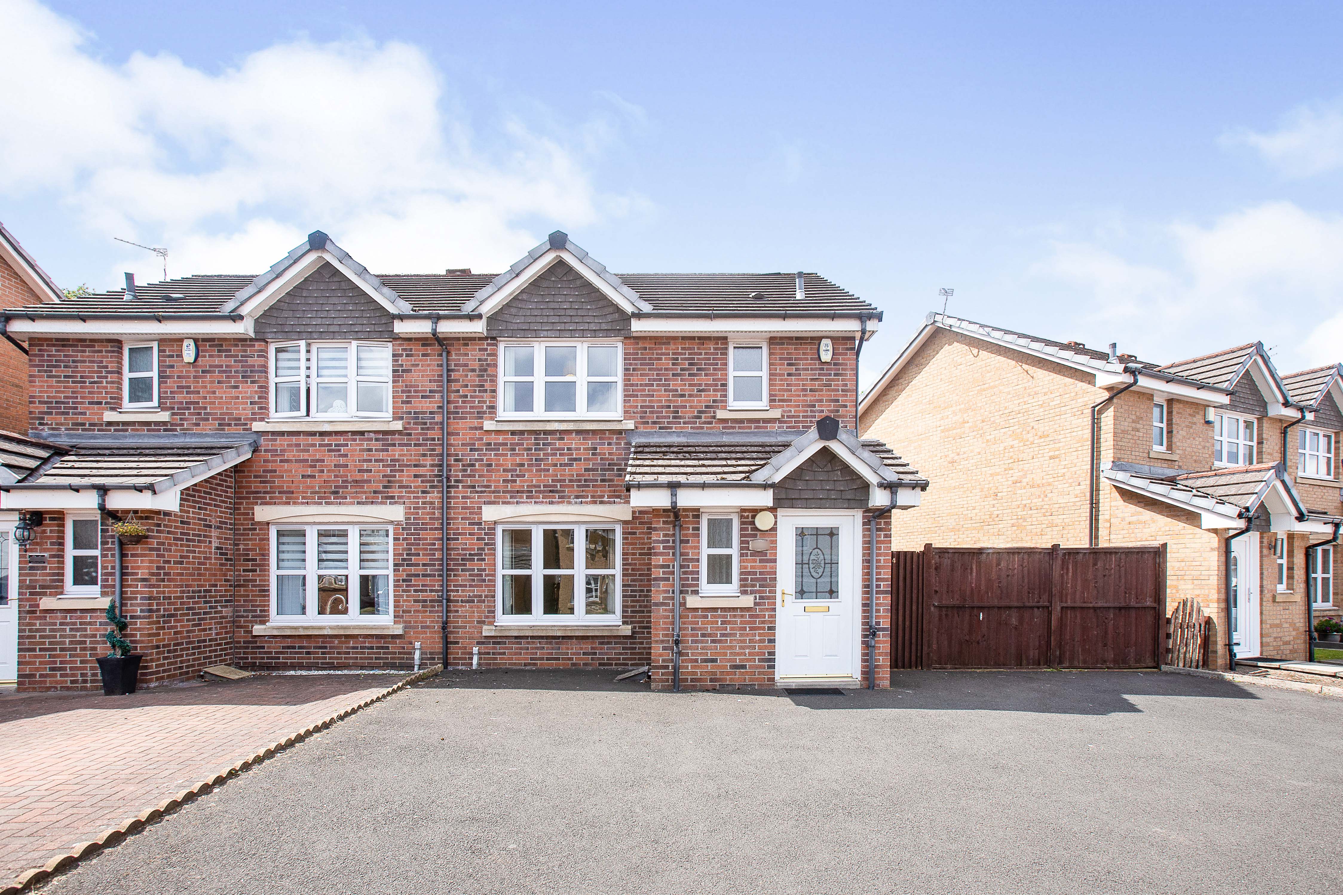 3 bedroom semi-detached house for sale in Bowhouse Drive, Glasgow, G45 0NB