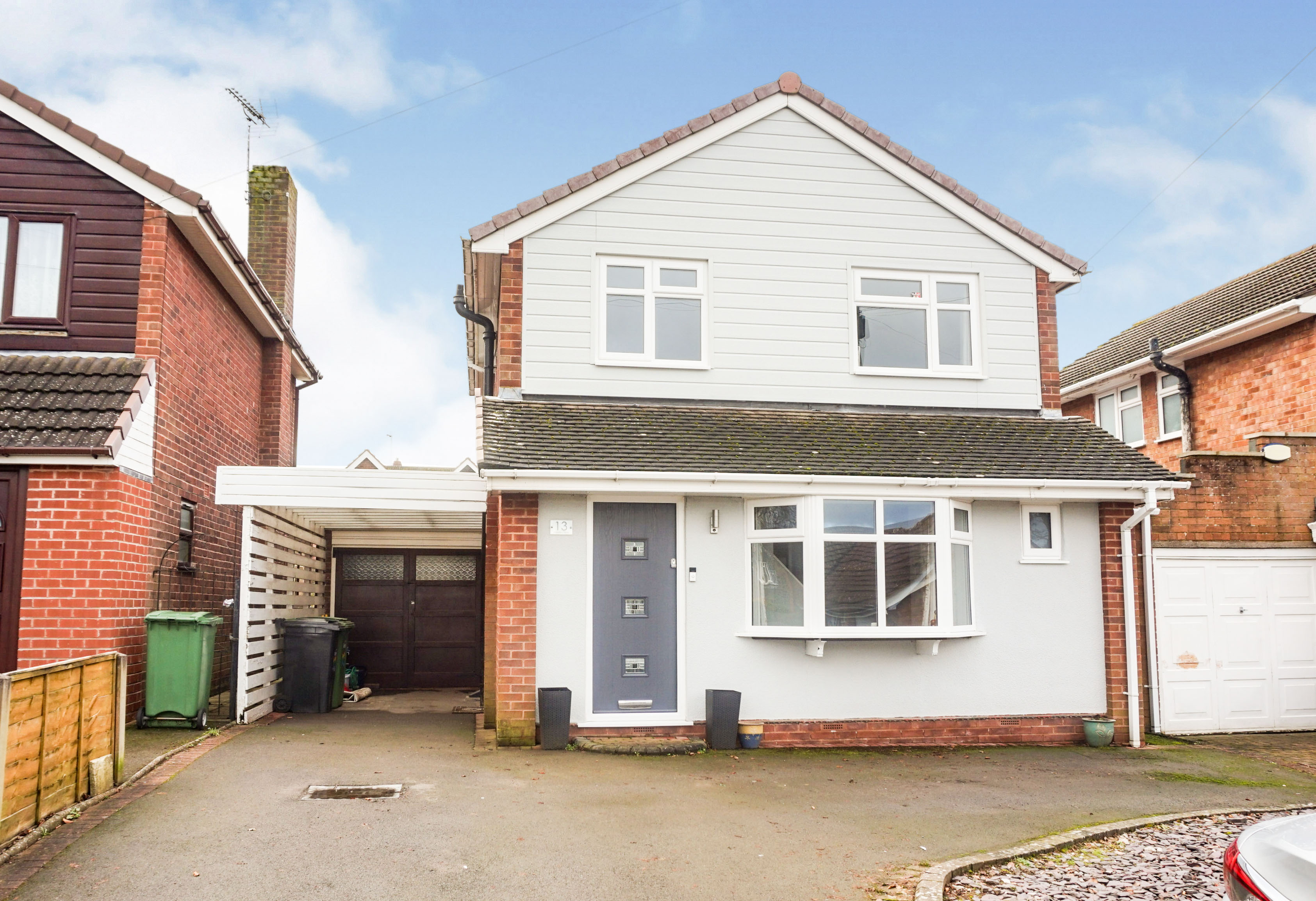 3 bedroom detached house for sale in Berkeley Drive, Kingswinford, DY6 9DT