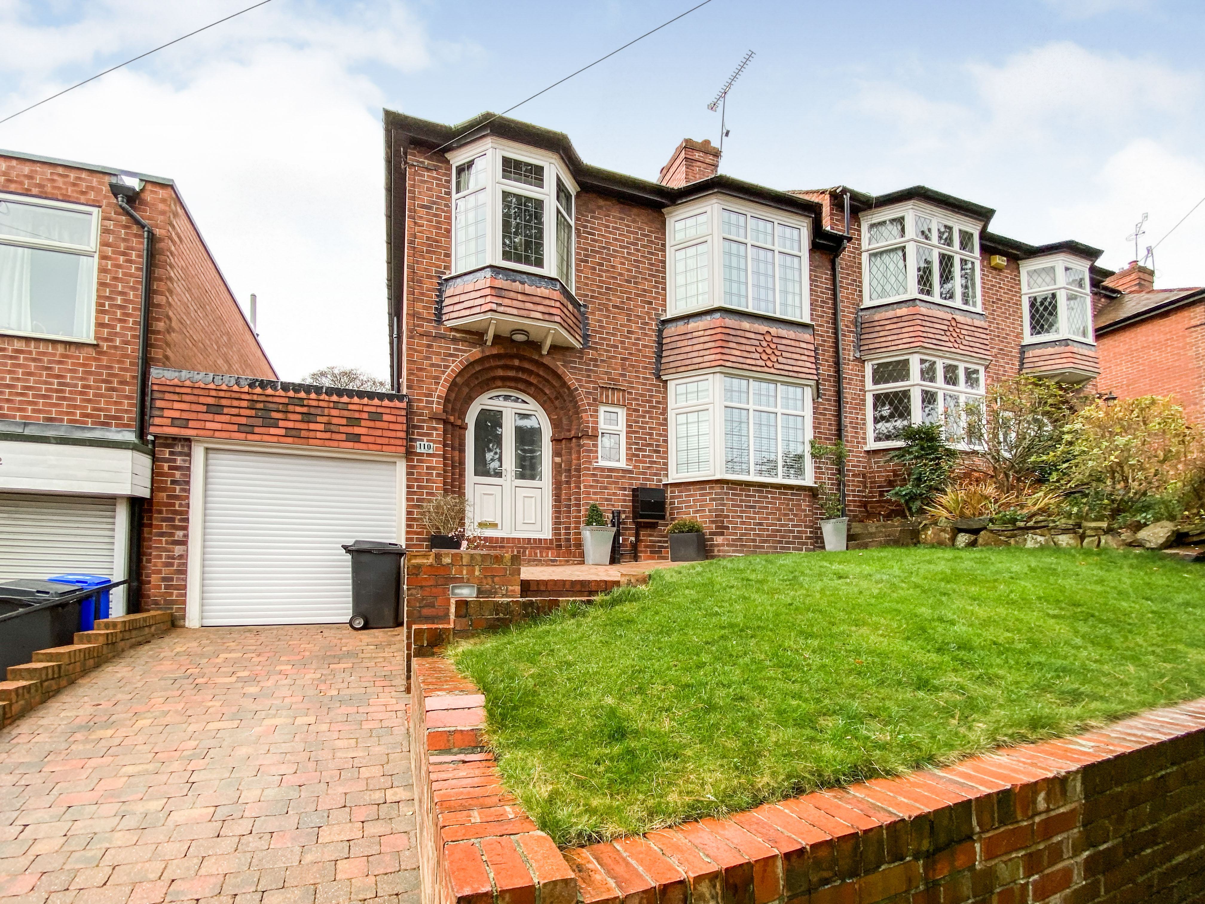 4 bedroom semi-detached house for sale in Button Hill, Sheffield, S11 9HJ