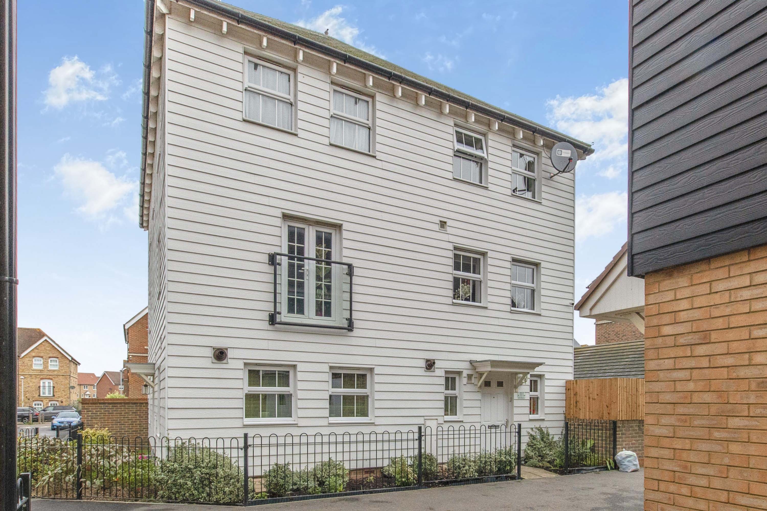 4 bedroom town house for sale in Easton Drive, Sittingbourne, ME10 3FE