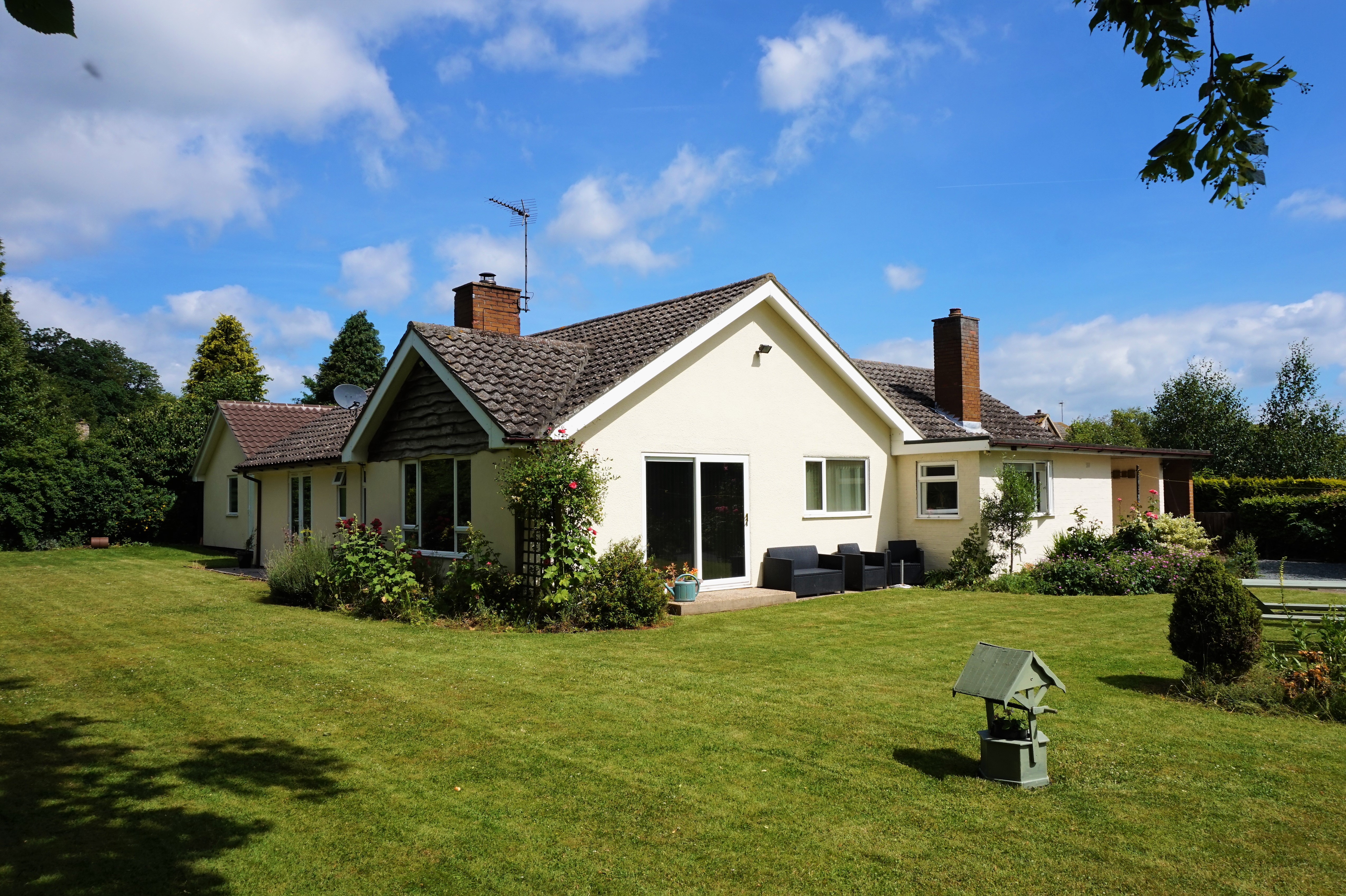 4 bedroom detached bungalow for sale in Southgate Spinneys, South ...