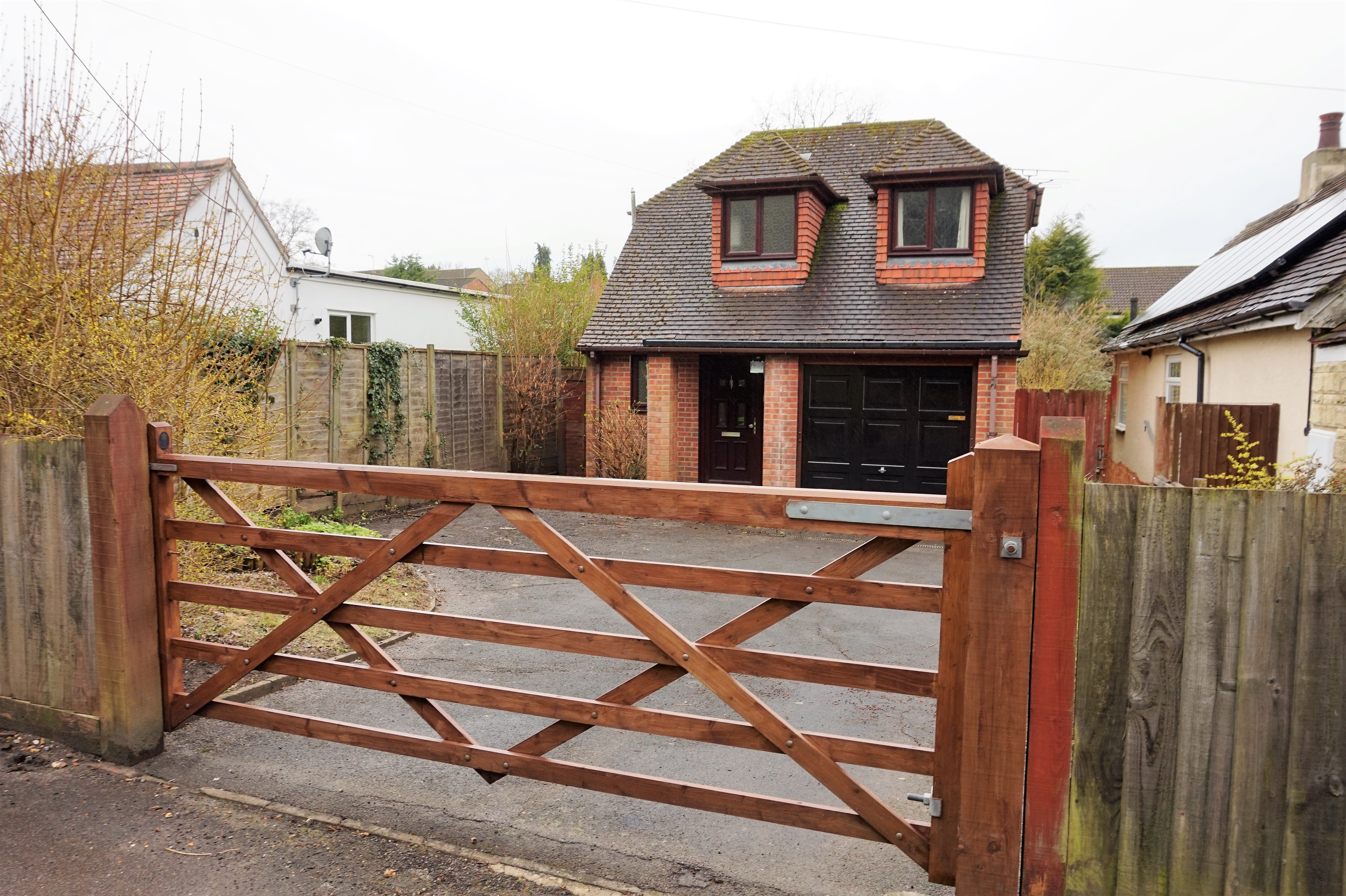3 bedroom detached house for sale in Hogmoor Road, Bordon, GU35 9ES