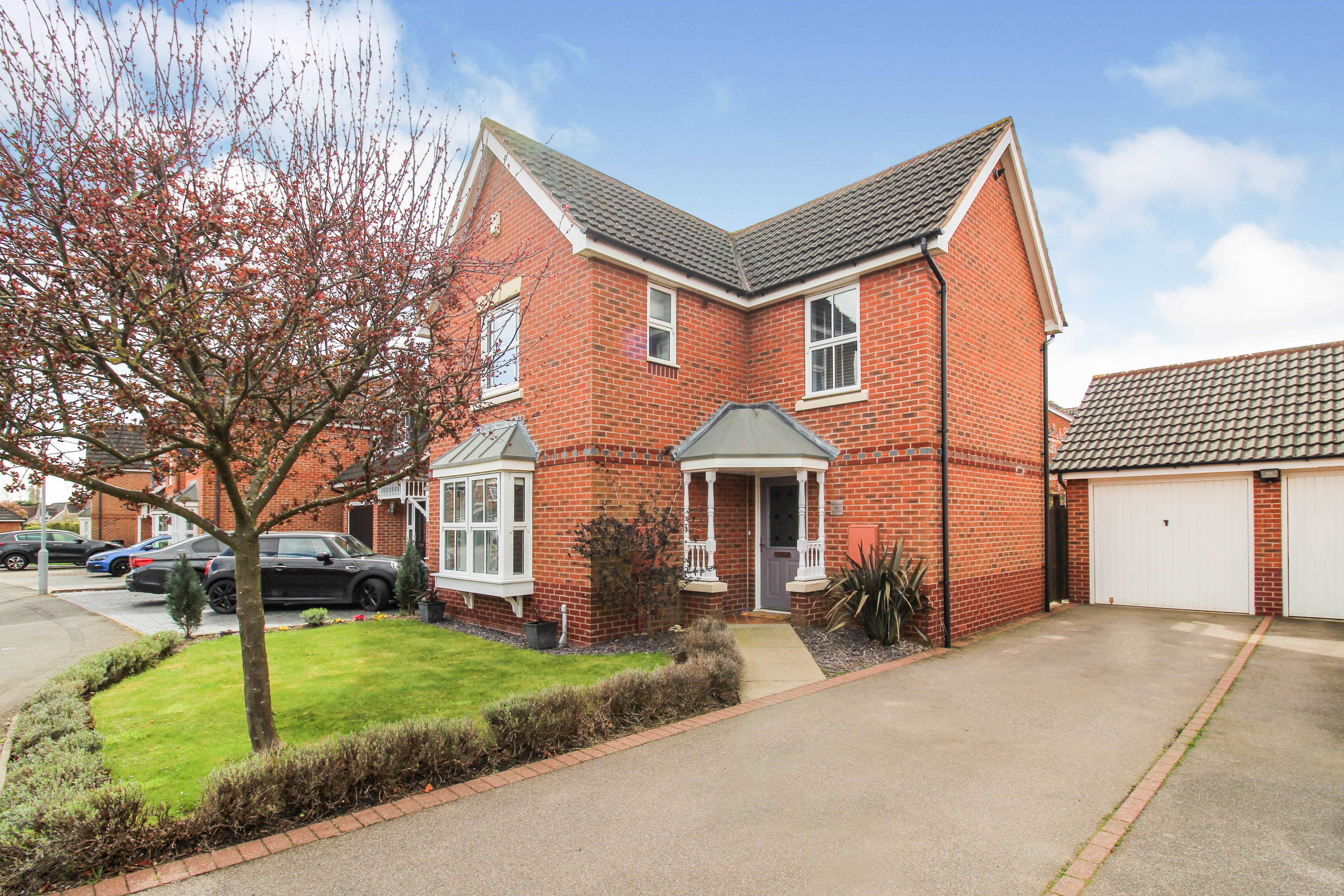 3 bedroom detached house for sale in Water Mill Crescent, Sutton ...