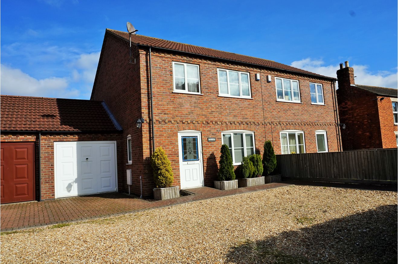 3 bedroom semi-detached house for sale in High Street, Hagworthingham ...