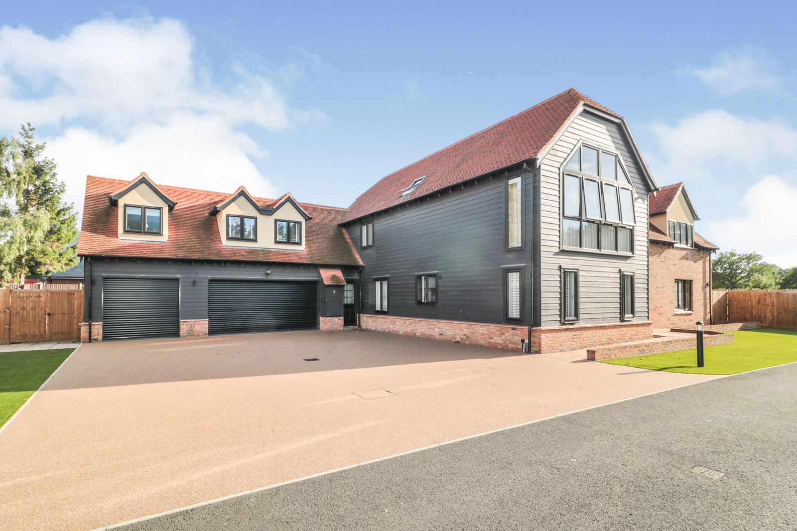 6 bedroom detached house for sale in Hoe Lane, Nazeing, EN9 2RJ