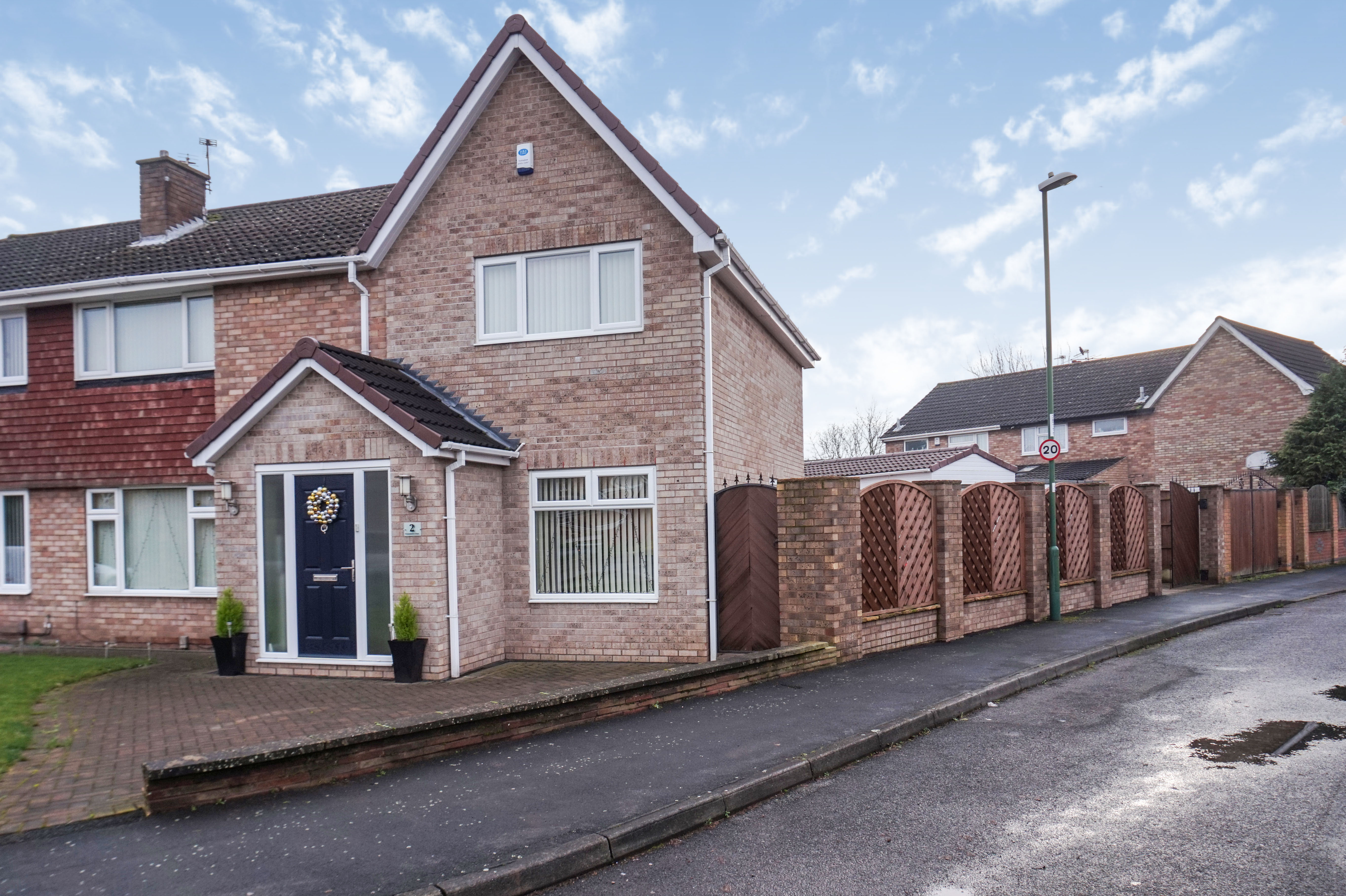 4 bedroom semi-detached house for sale in Bromfield Close, Bakersfield ...