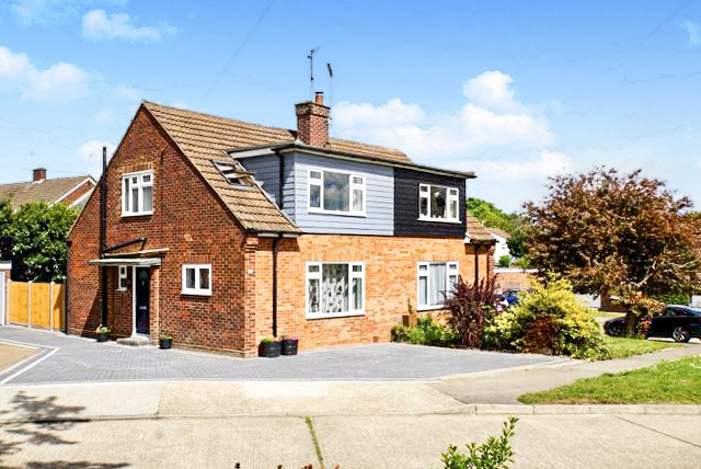 3 bedroom semi-detached house for sale in Coombe Rise, Chelmsford, CM1 7DG