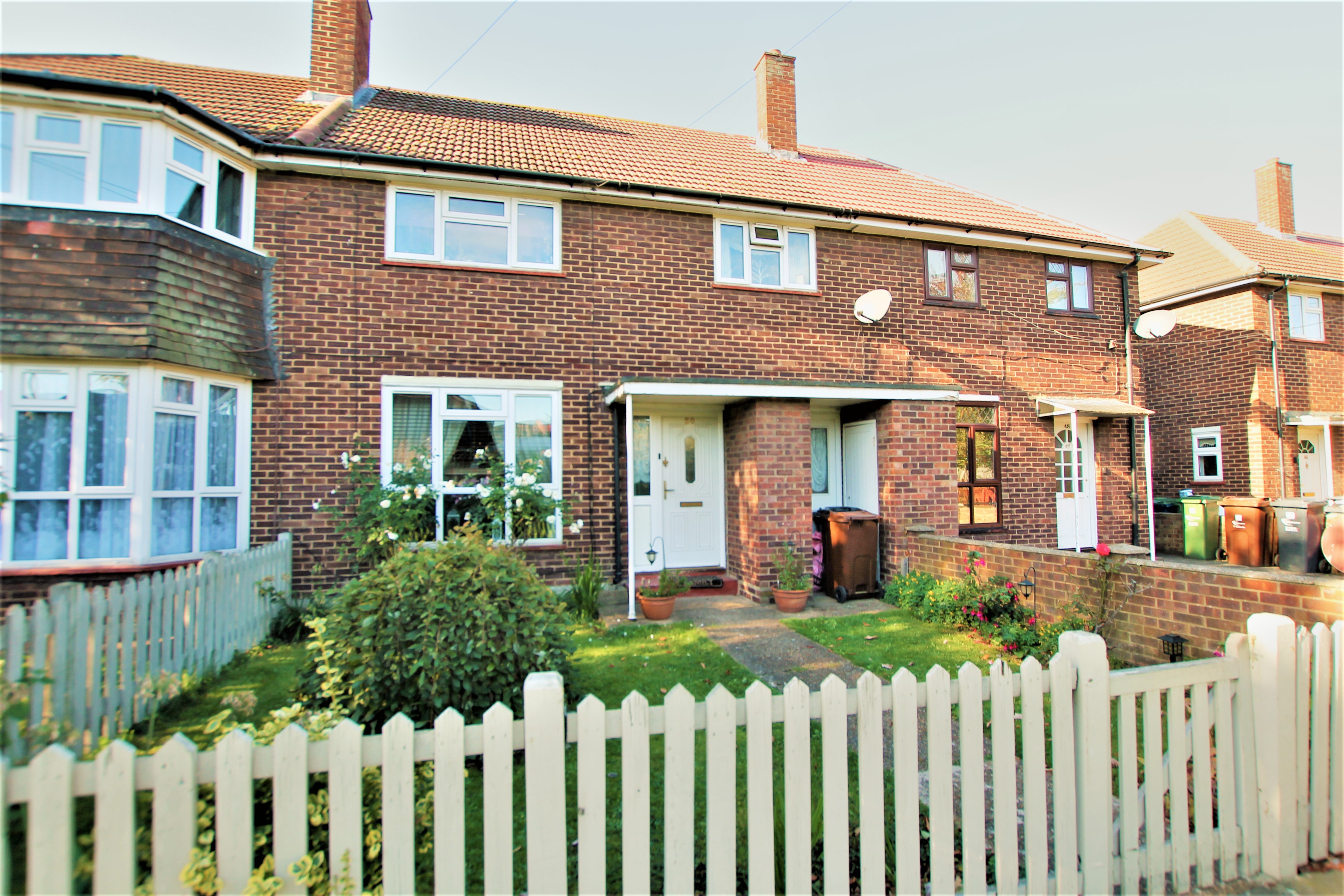 3 bedroom terraced house for sale in Roycraft Avenue, Barking, IG11 0NU