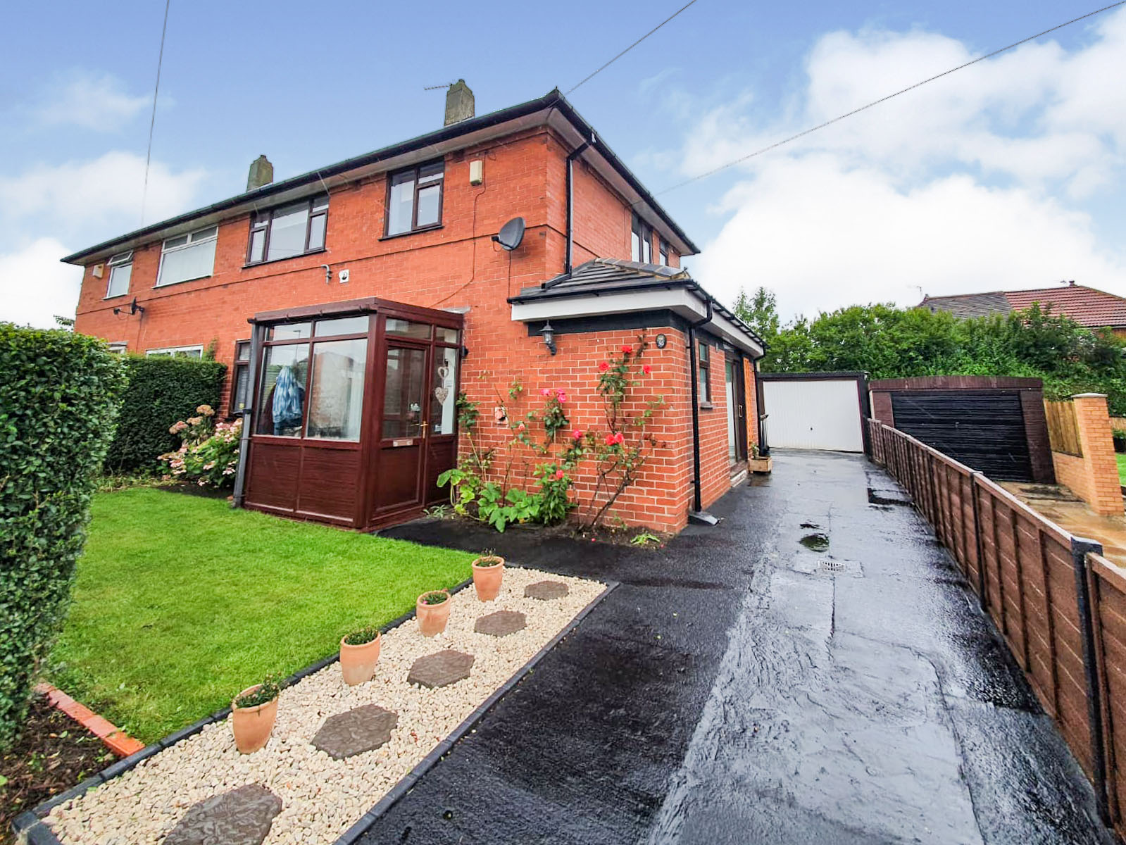 3 bedroom semi-detached house for sale in Raylands Way, Leeds, LS10 4AQ