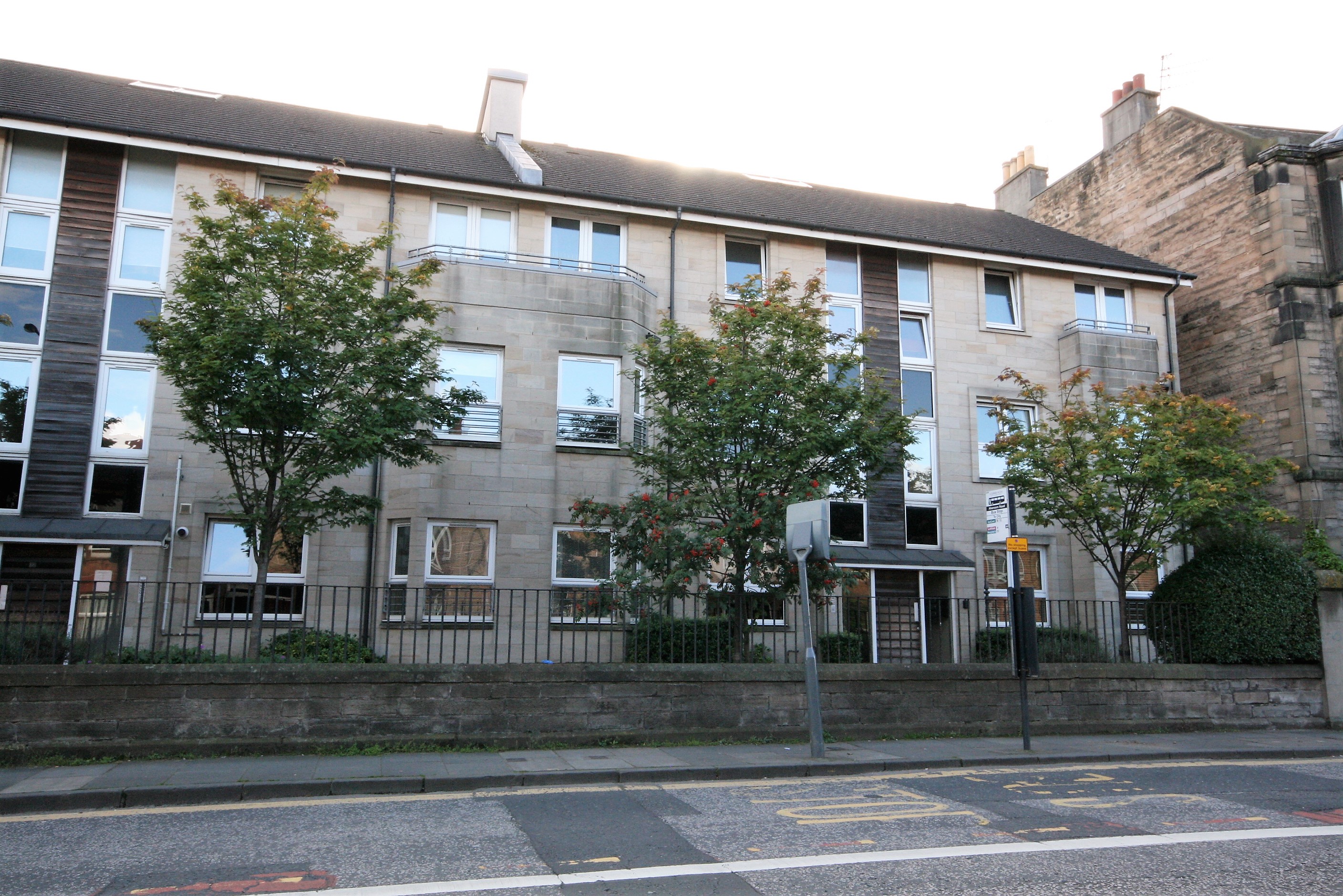 2 bedroom flat for sale in Willowbrae Road, Edinburgh, EH8 7HA