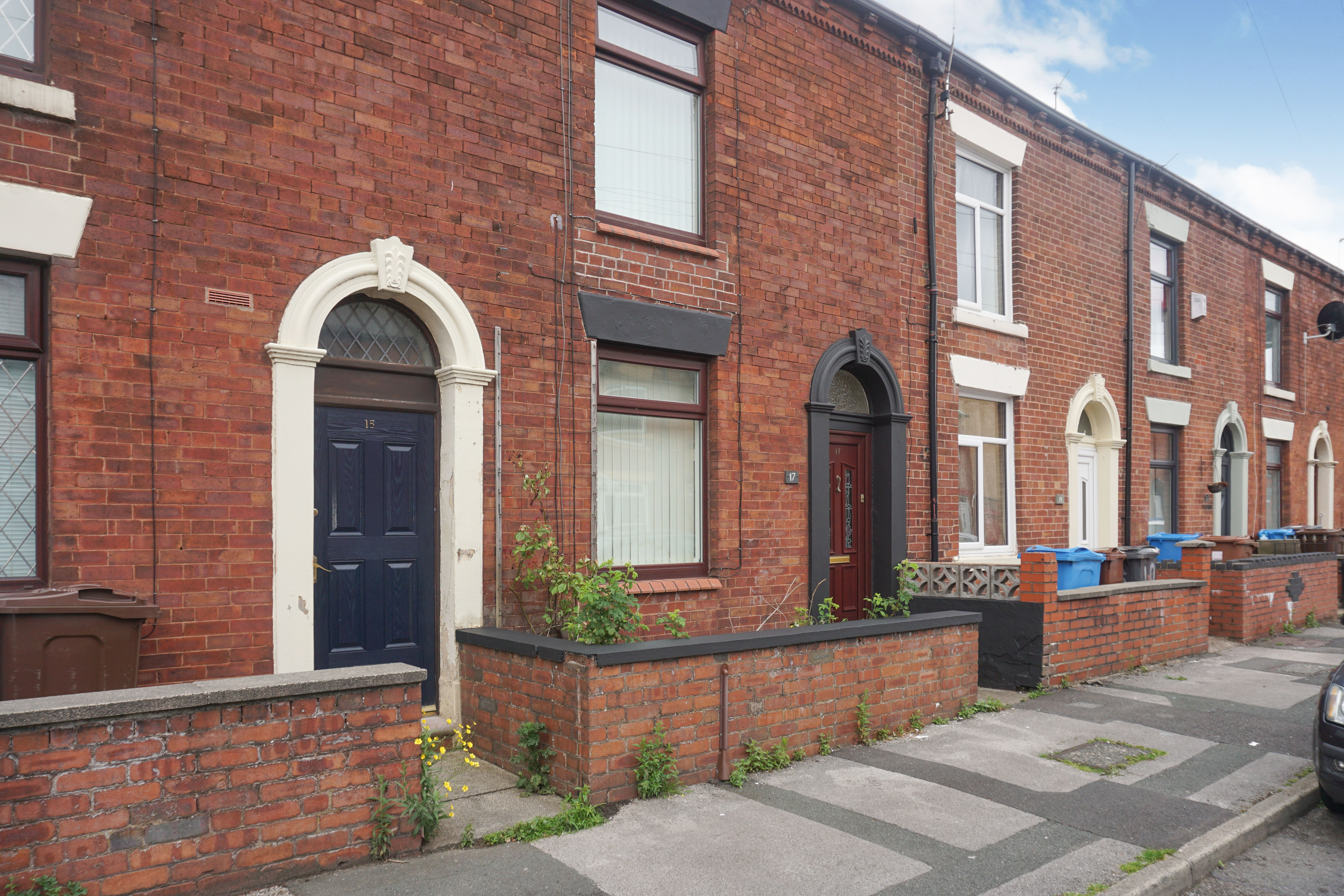 2 bedroom terraced house for sale in Esther Street, Oldham, OL4 3EP