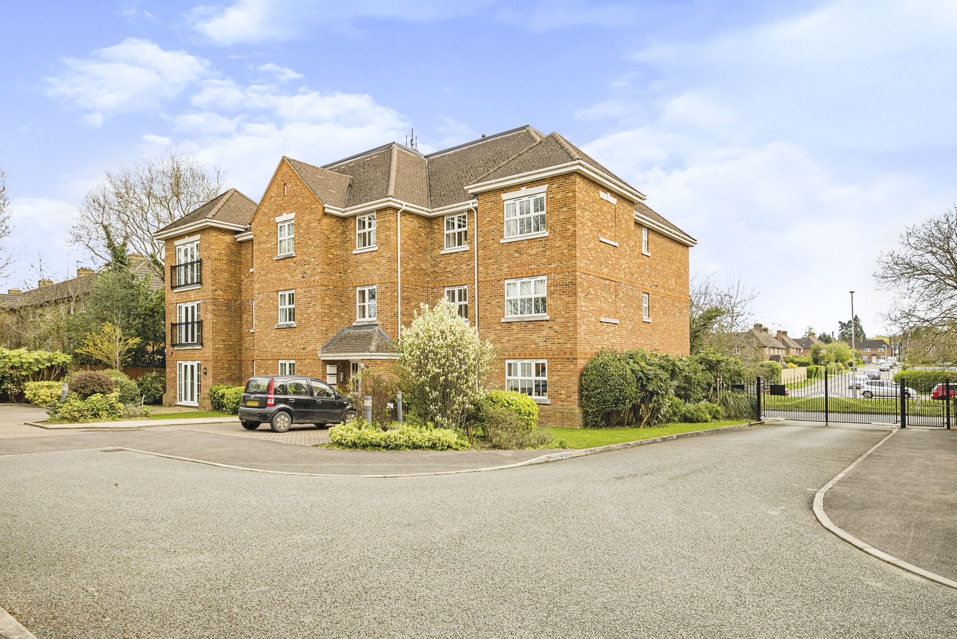 2 bedroom ground floor flat for sale in 130-136 Maxwell Road ...