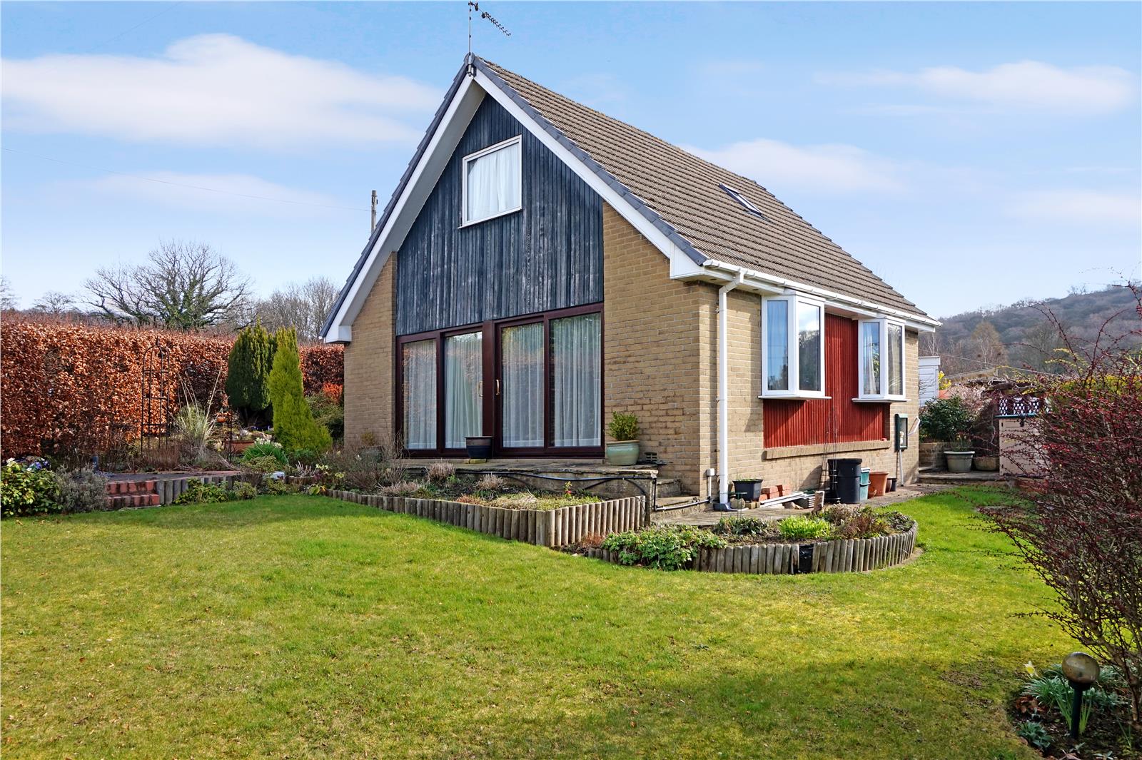 2 bedroom detached house for sale in Woodroyd Avenue, Honley, HD9 6LG