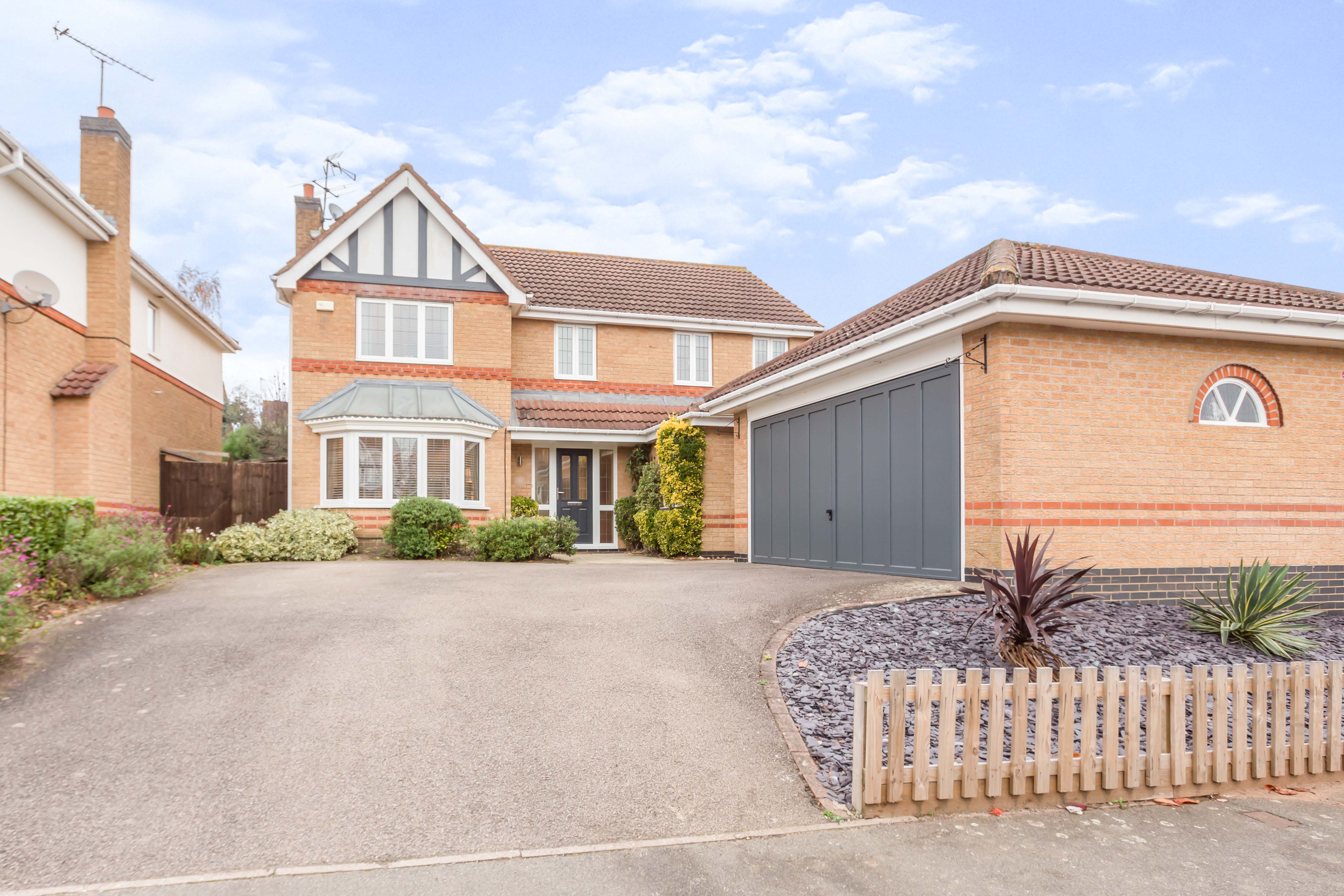 4 bedroom detached house for sale in Forest House Lane, Leicester, LE3 3PY