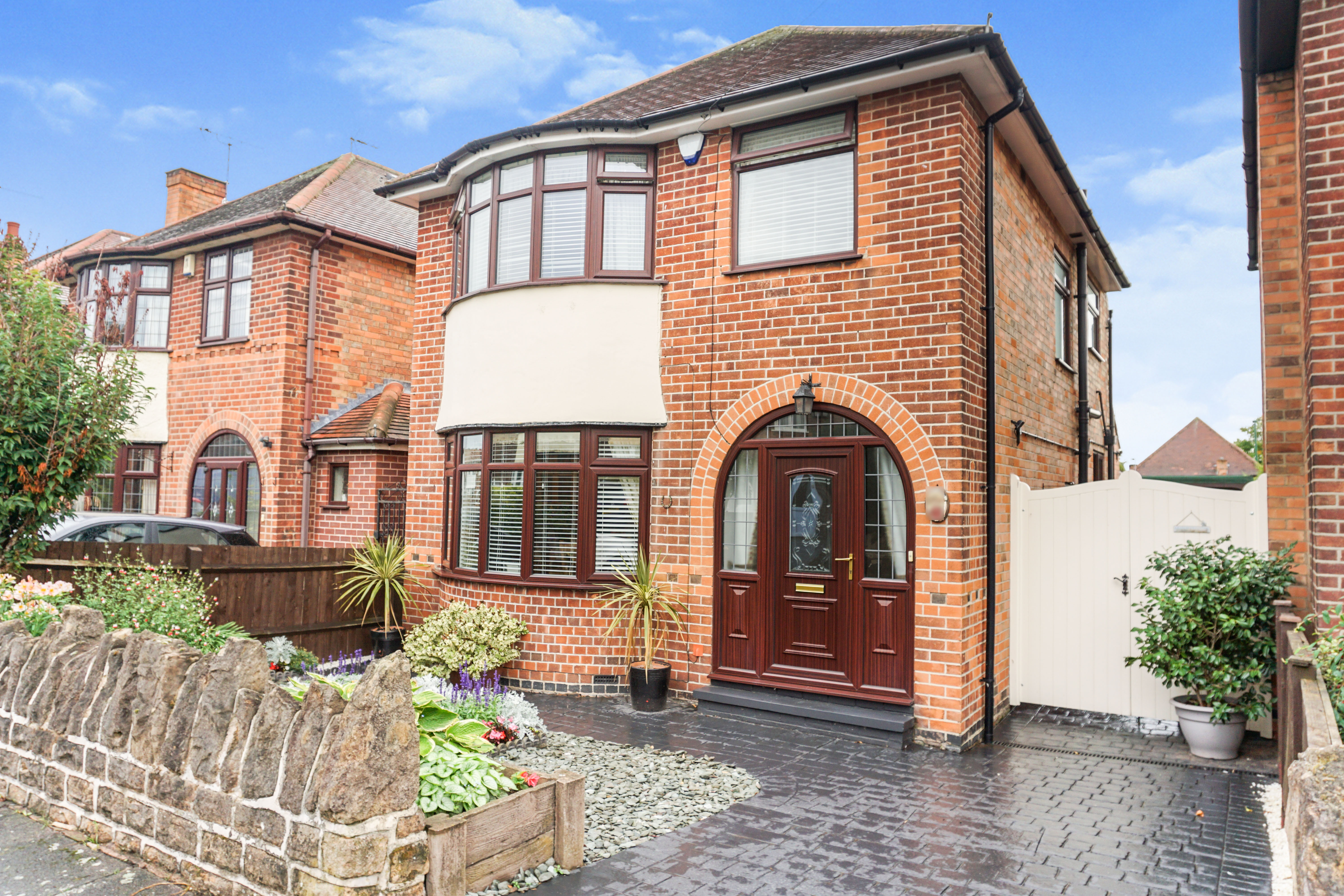 3 bedroom detached house for sale in Newlyn Drive, Nottingham, NG8 5GX