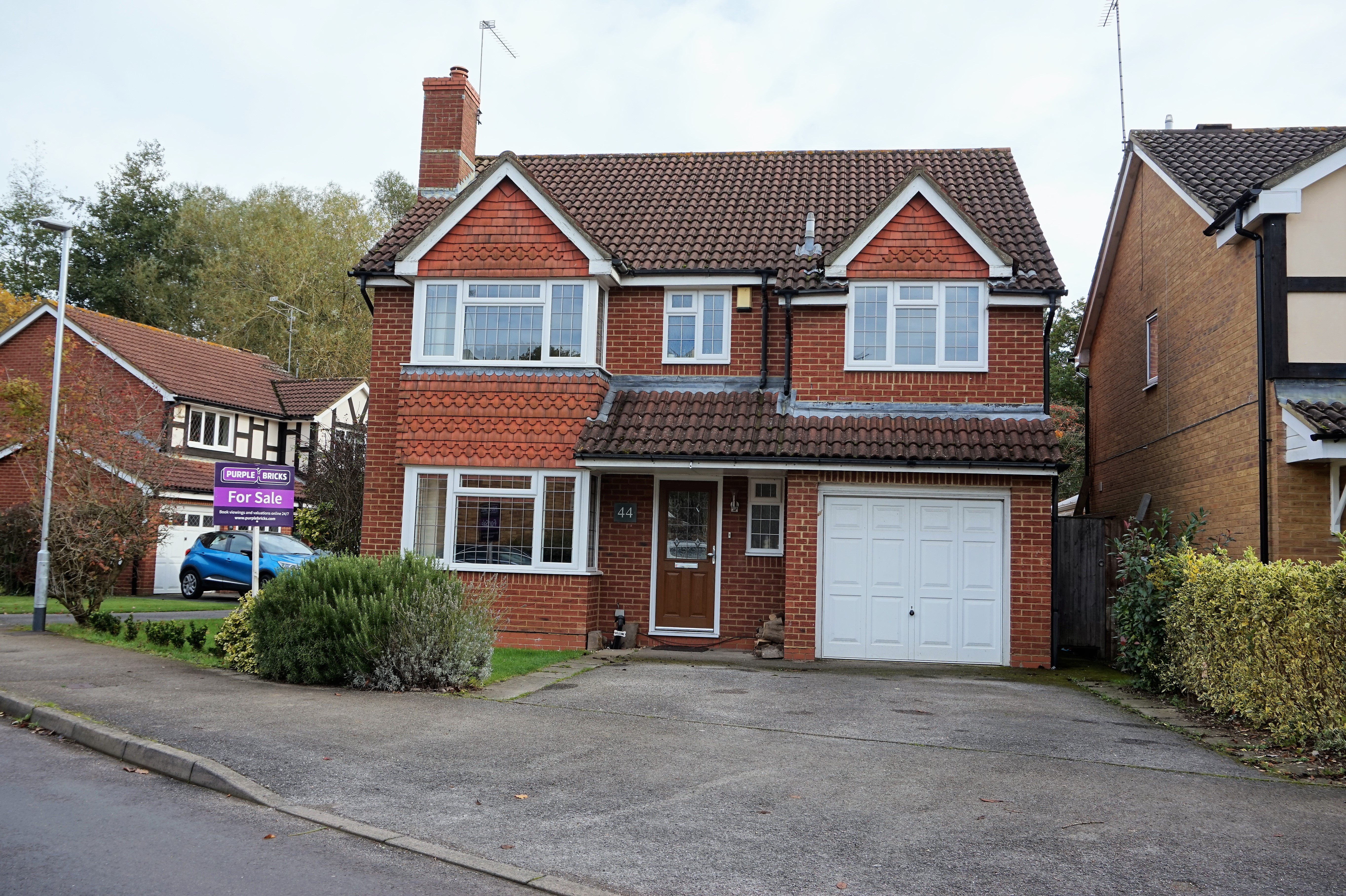 4 bedroom detached house for sale in Waverley Way, Wokingham, RG40 4YD