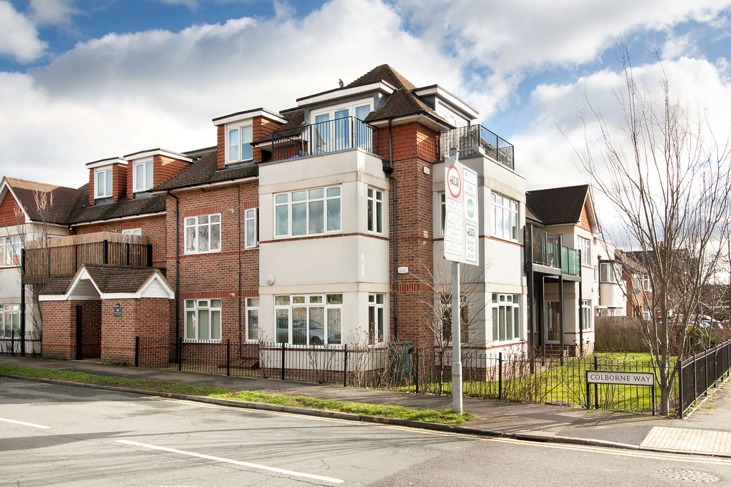 2 bedroom flat for sale in 2c Colborne Way, Worcester Park, KT4 8LS