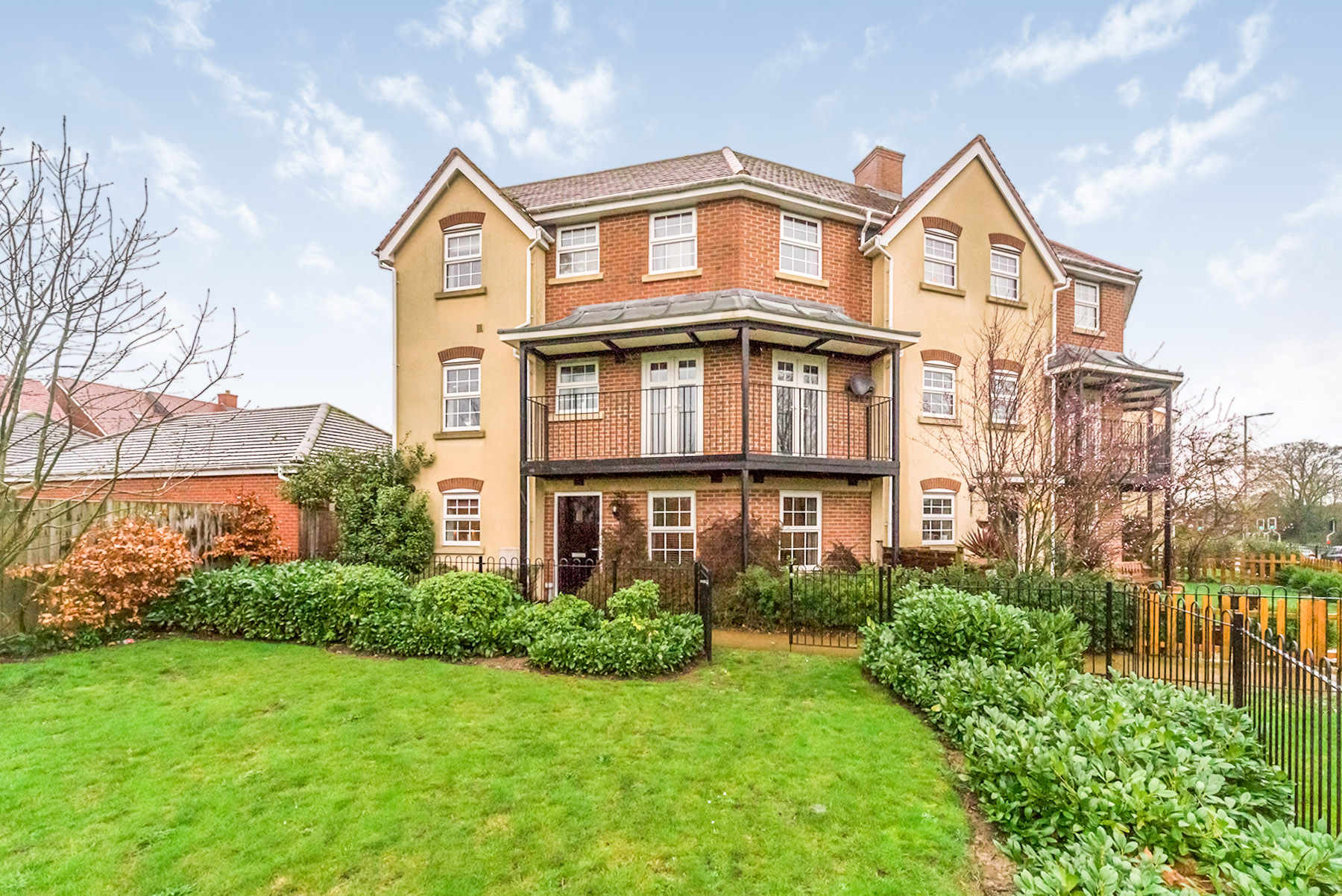 4 bedroom semi-detached house for sale in Welwyn By Pass Road, Welwyn ...