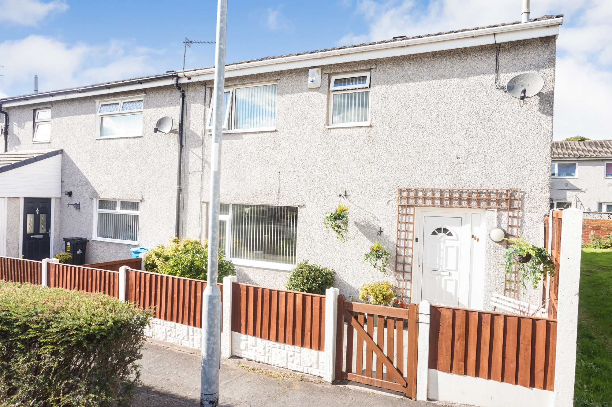 4 bedroom town house for sale in The Glen, Palacefields, Runcorn, WA7 2TQ