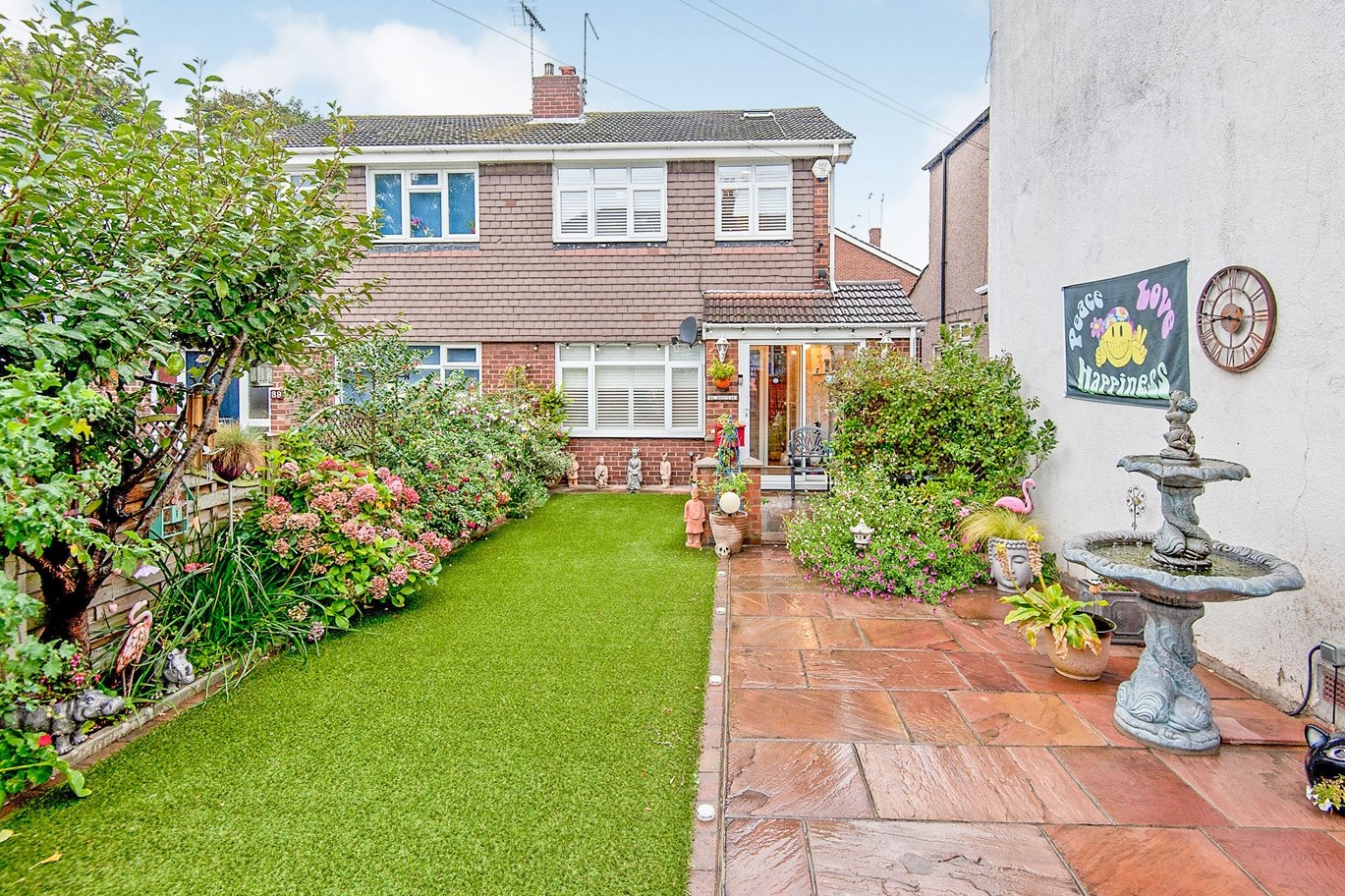 3 bedroom semi-detached house for sale in Bridge Road, Grays, RM17 6BU