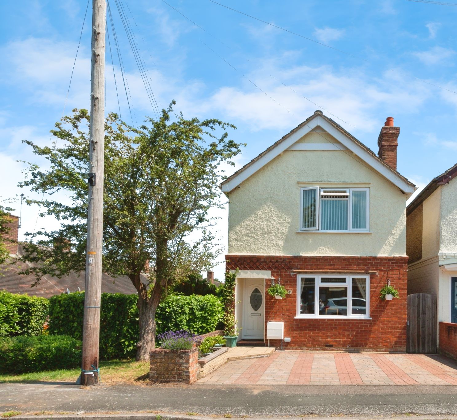 4 bedroom detached house for sale in Gravel Road, Farnborough, GU14 6JJ