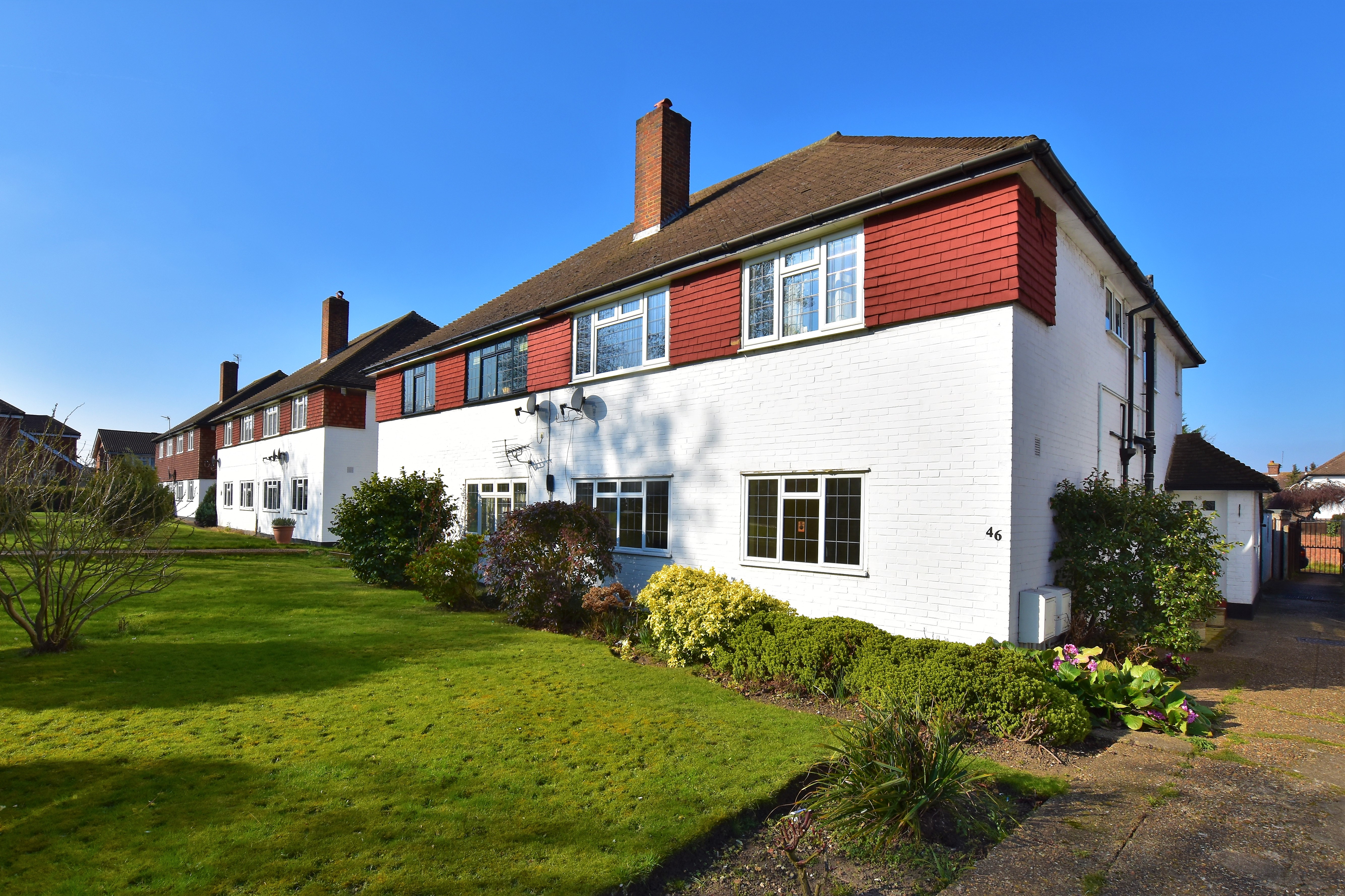 2 bedroom ground floor maisonette for sale in Stonecot Hill, Sutton ...