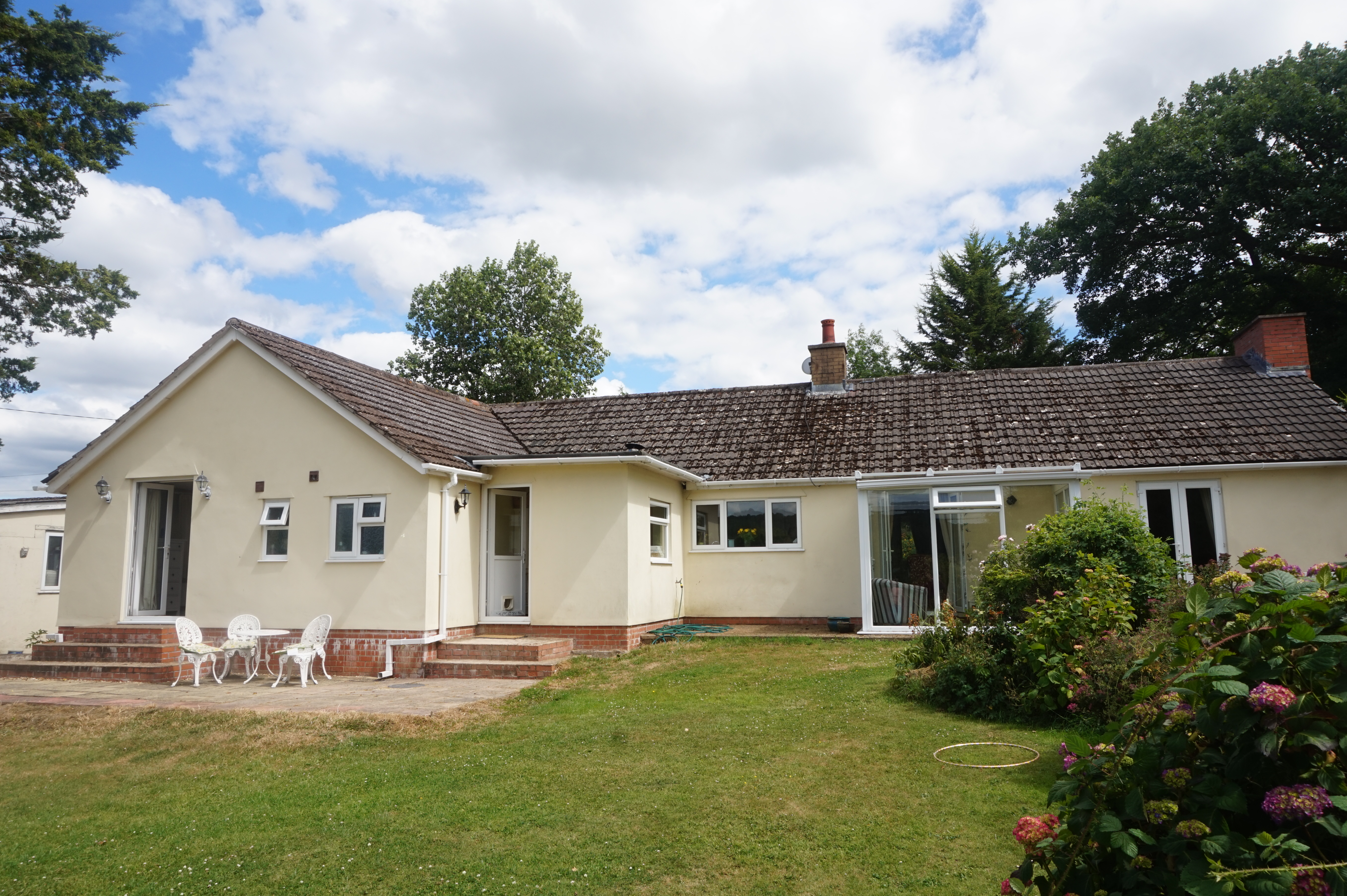 4 bedroom detached bungalow for sale in Llangyniew, Welshpool, SY21 0JT