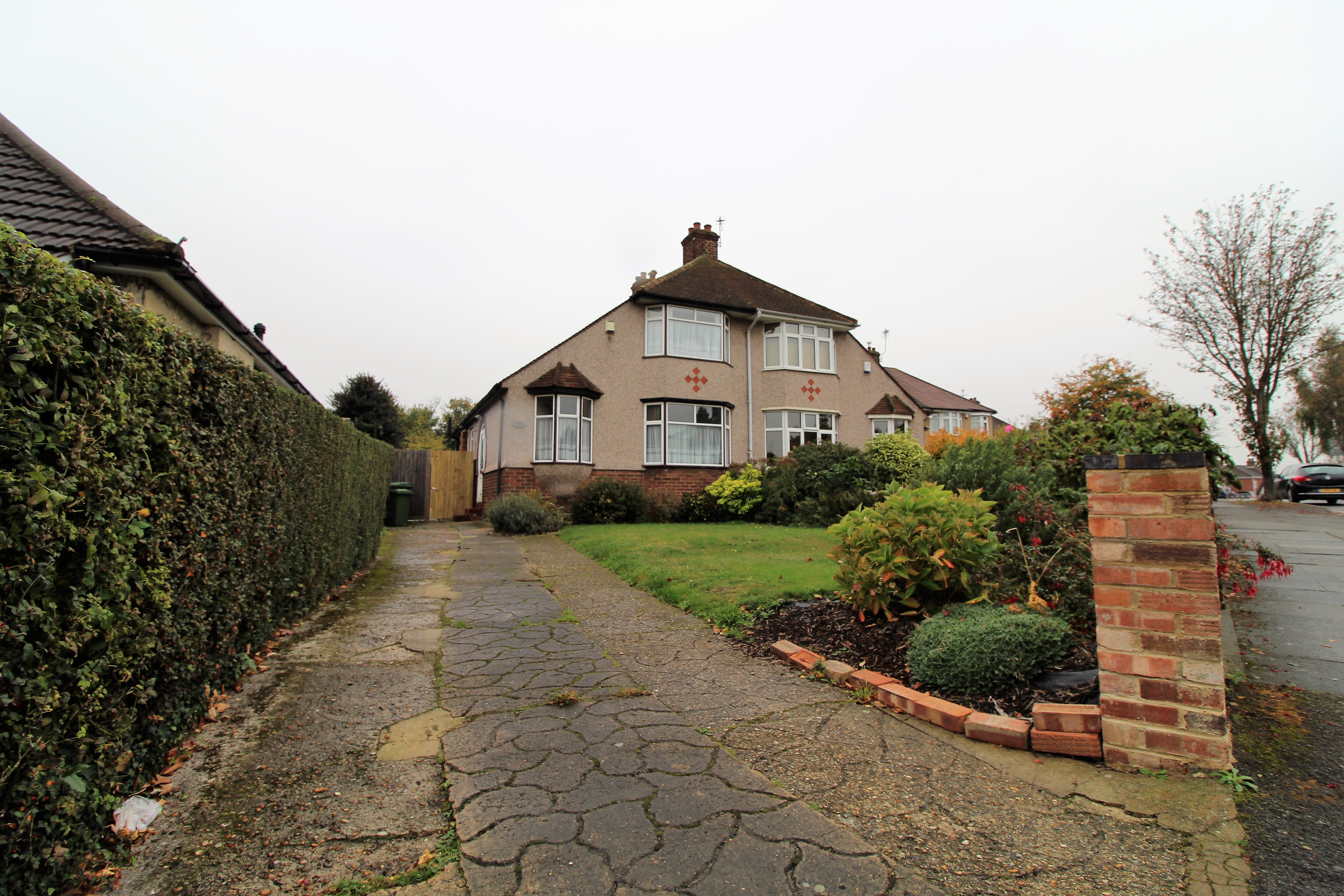 3 bedroom semi-detached house for sale in Rydal Drive, Bexleyheath, DA7 5EF