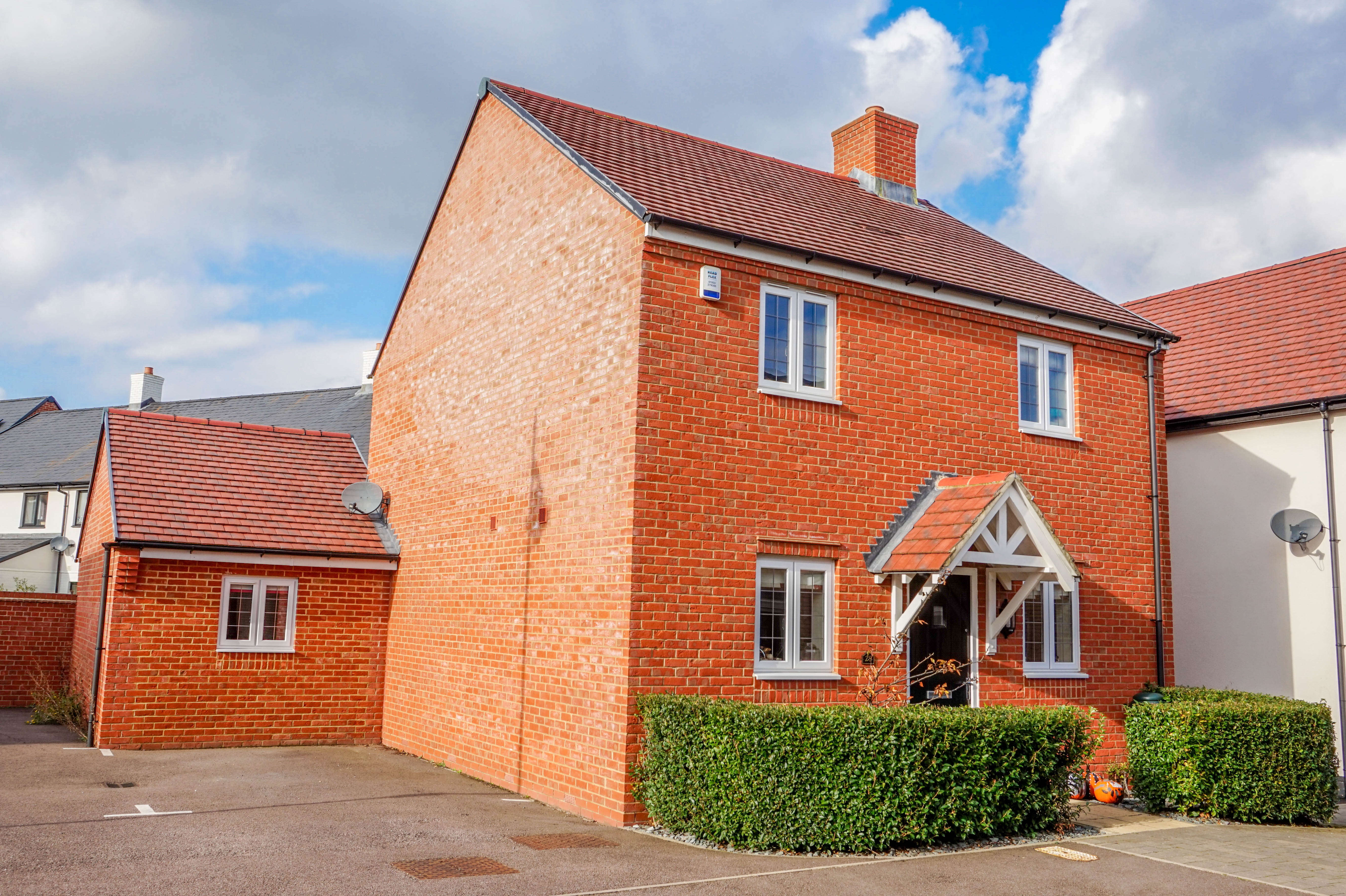 3 bedroom detached house for sale in College Chase, Silsoe, MK45 4GE