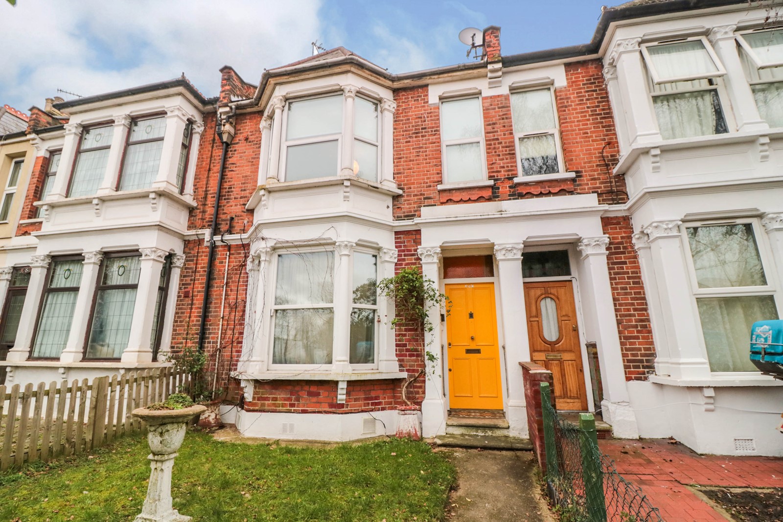 2 bedroom flat for sale in Forest Road, Walthamstow, E17 3ED