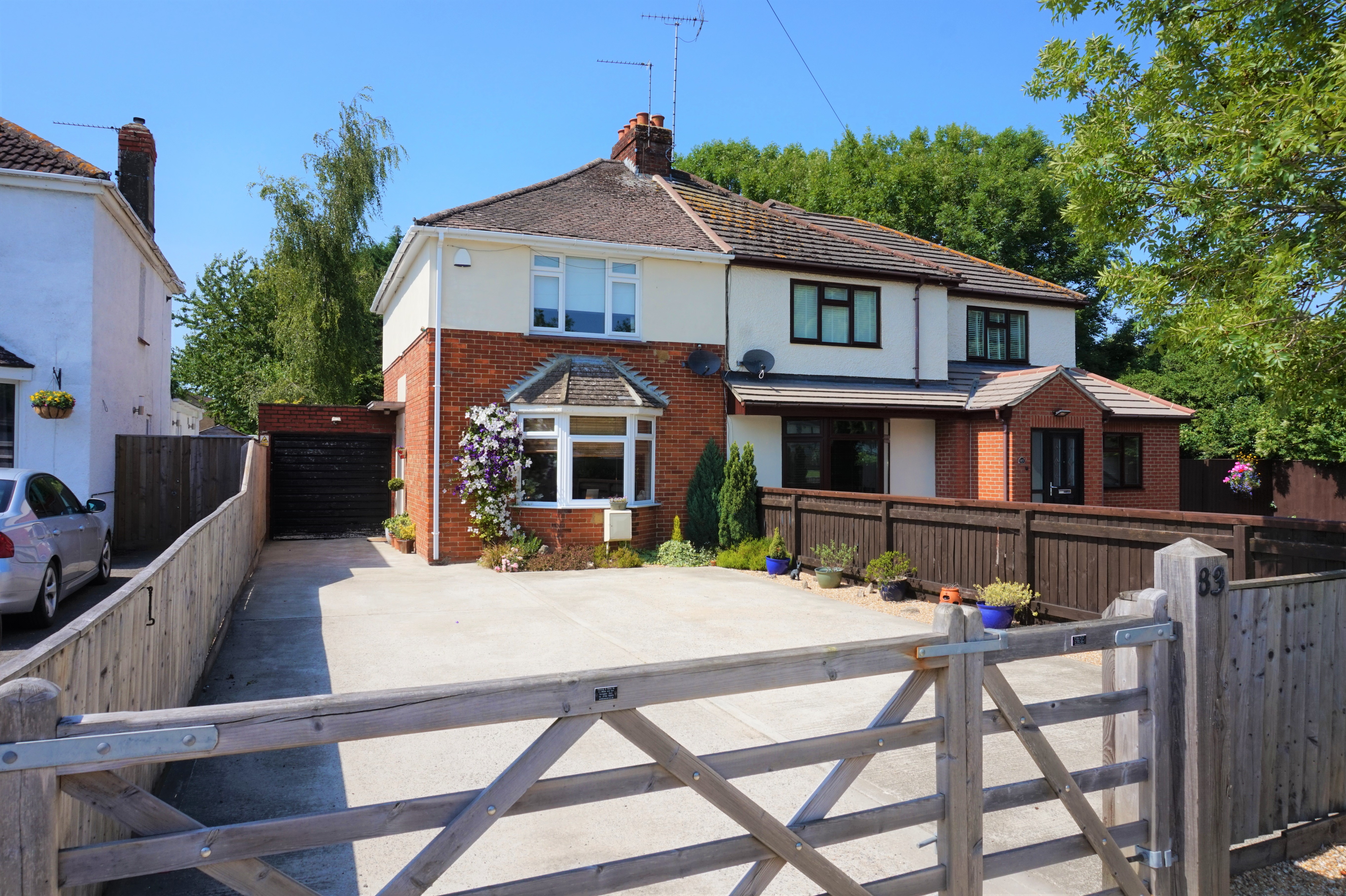 2 bedroom semi-detached house for sale in Kingsdown Road, Swindon, SN2 7PE