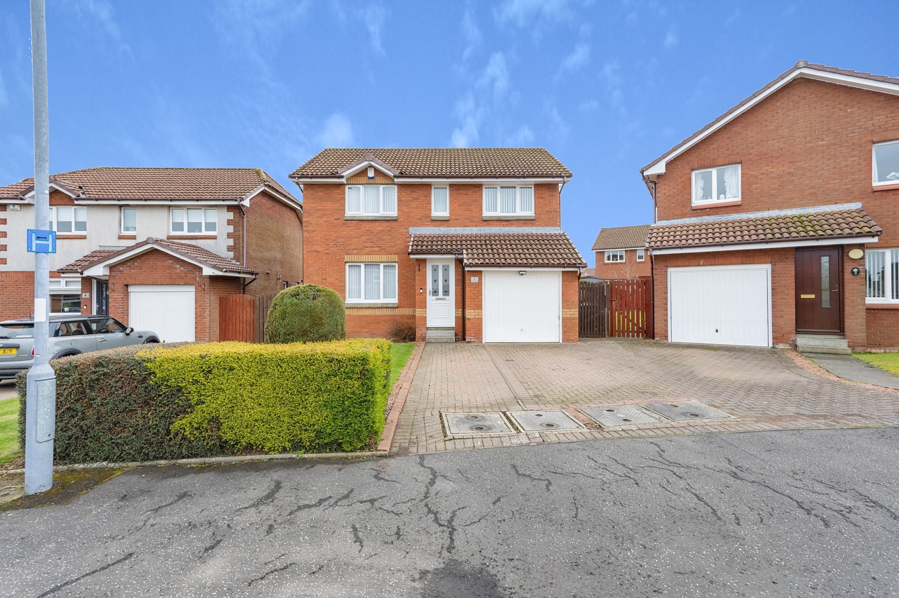 4 bedroom detached house for sale in Clyde View, Larkhall, ML9 3DS