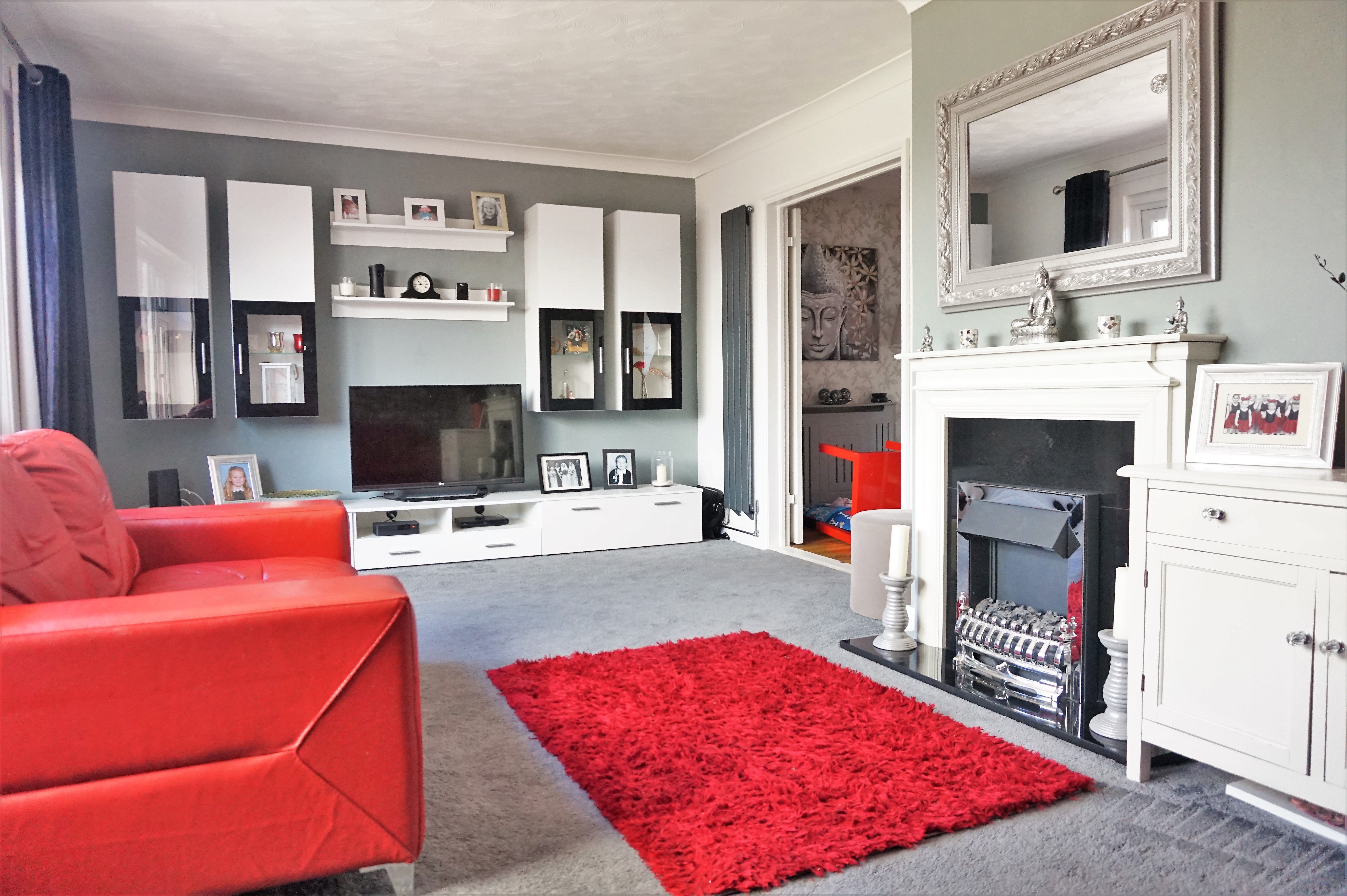 3 bedroom end of terrace house for sale in Whitmore Way, Basildon, SS14 3NS