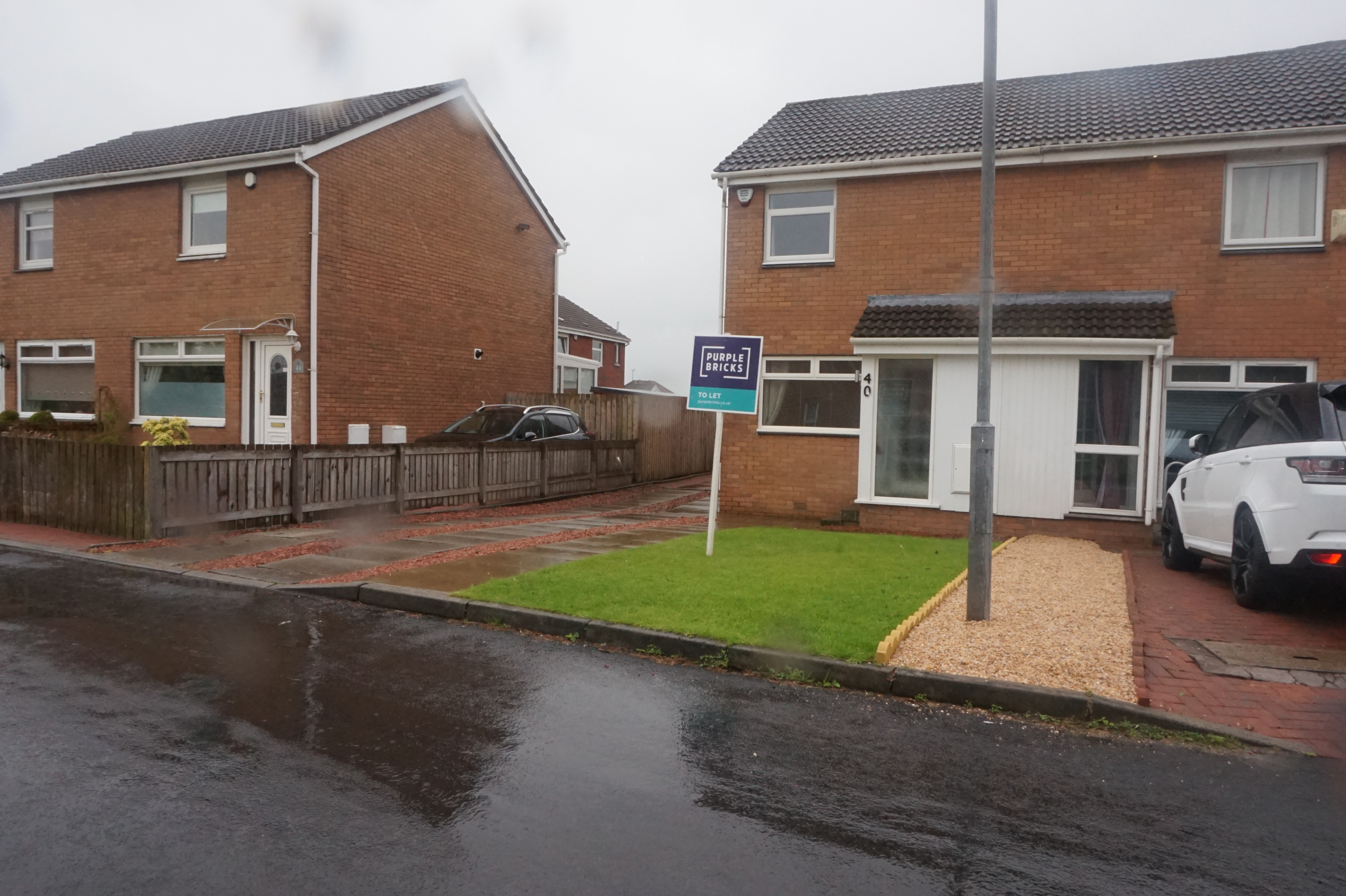2 bedroom semi-detached house to rent in Glenbuck Avenue, Glasgow, G33 1LW