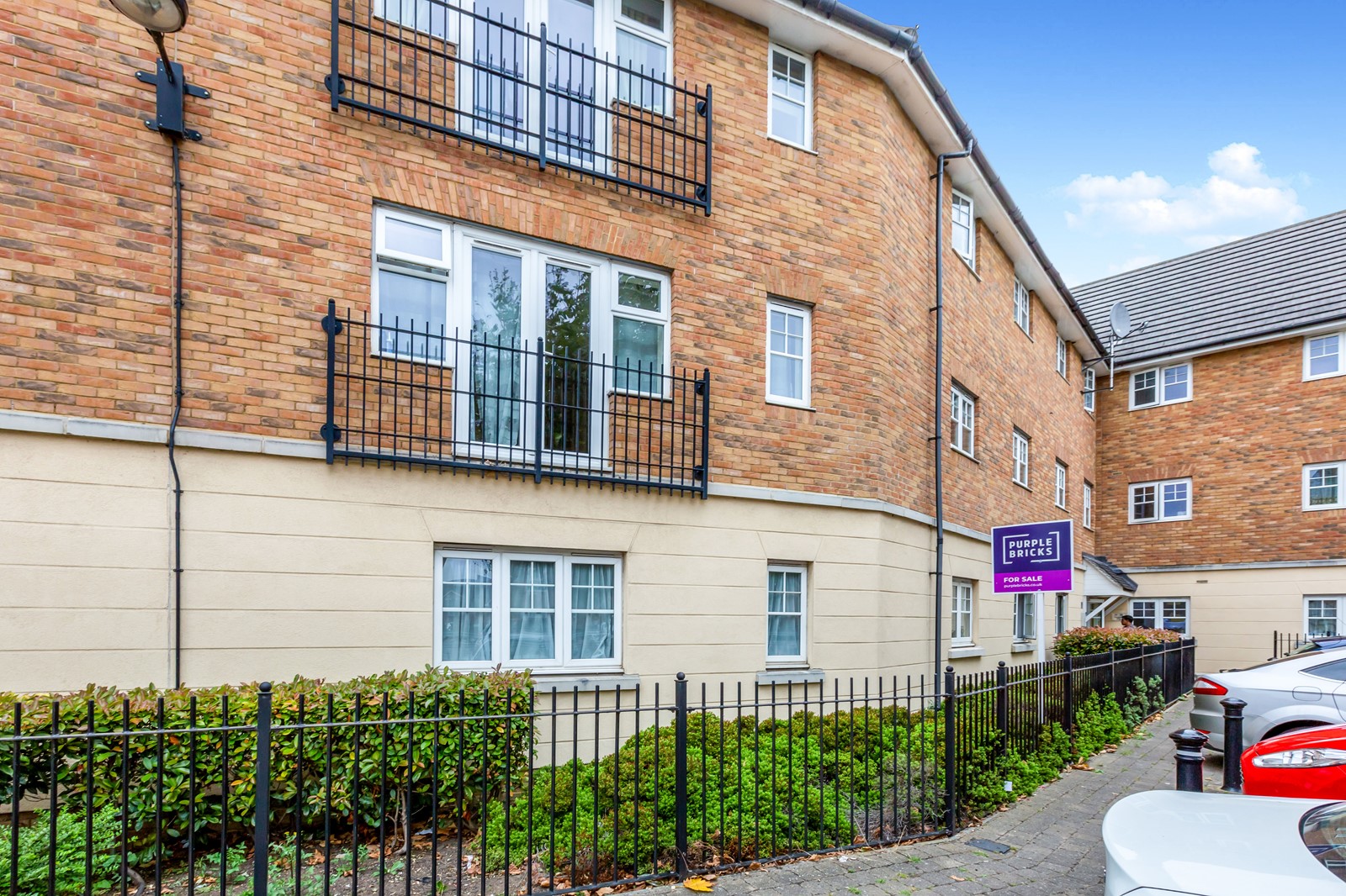 2 bedroom flat for sale in Caspian Way, Purfleet, RM19 1LA