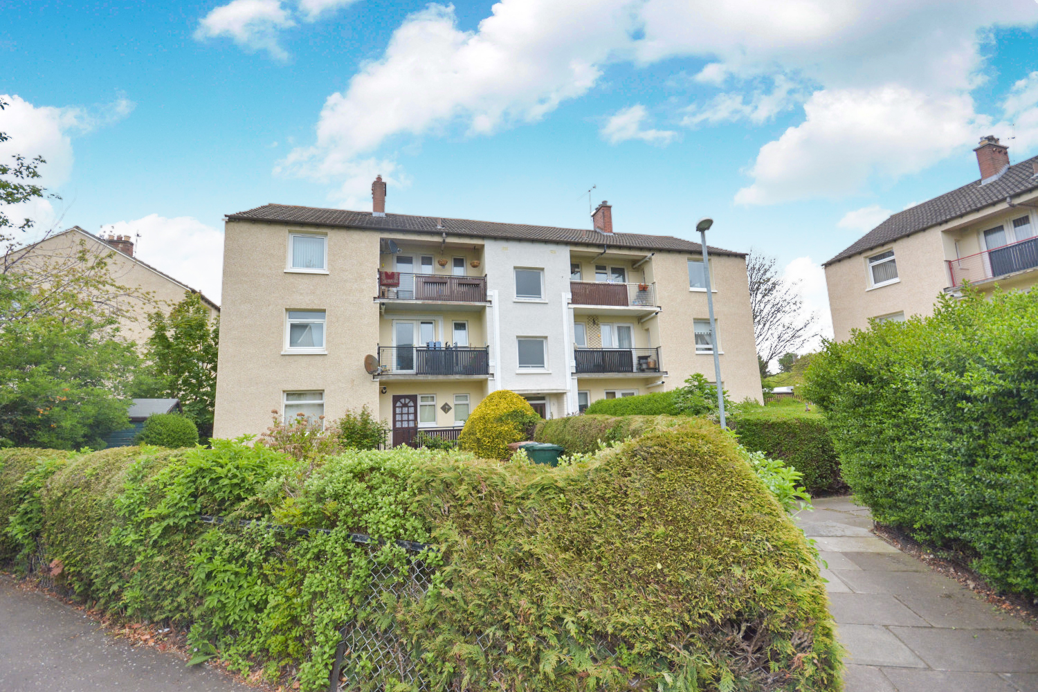 3 bedroom flat for sale in Muirhouse Place East, Edinburgh, EH4 4PN